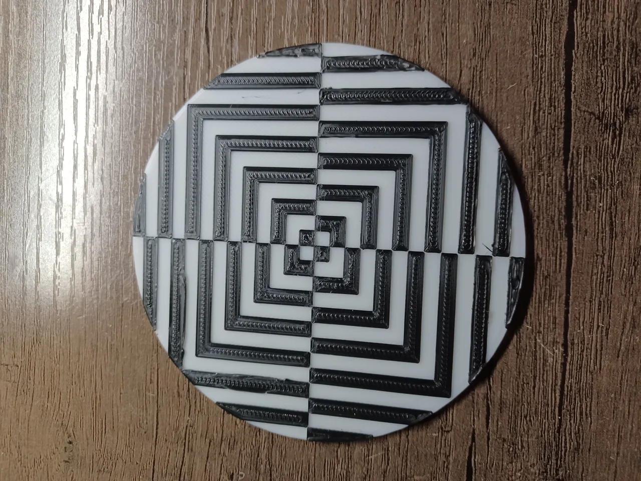 Illusion coasters (round) by ledglass | Download free STL model ...