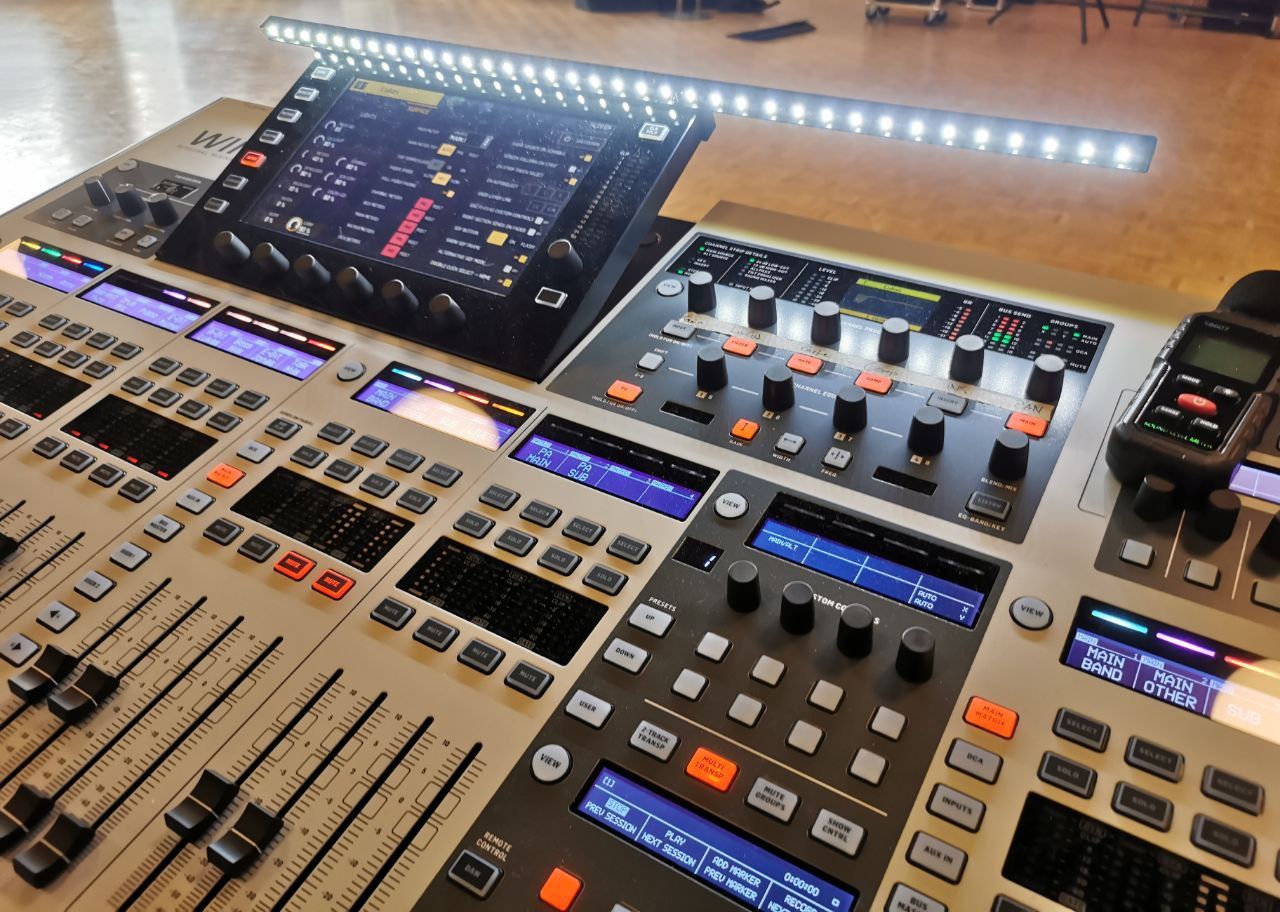 Audio Mixer Behringer Wing LED Strip Desk Illumination by sternli27 ...