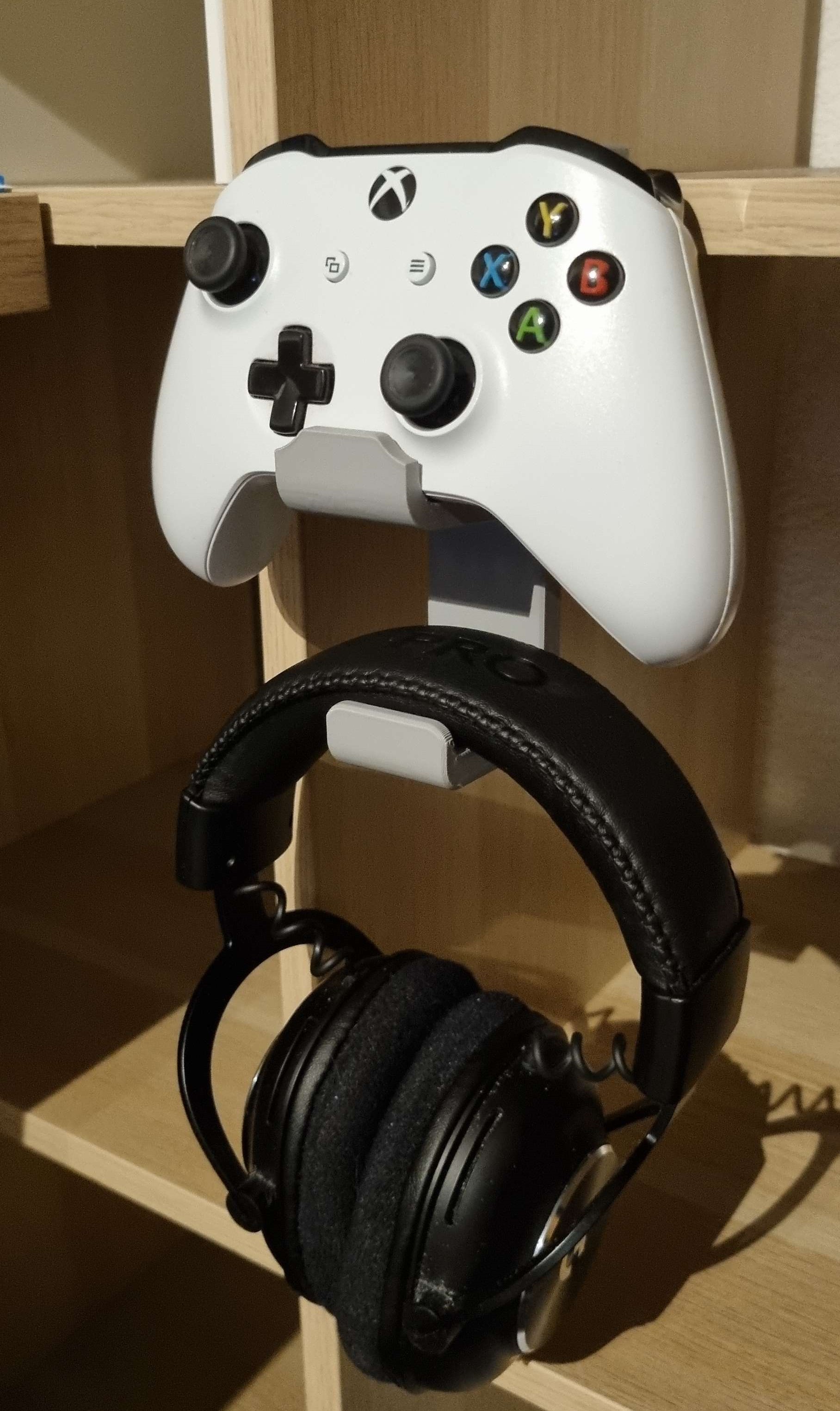 Universal Controller/Headphone holder by JTK_29 | Download free STL ...