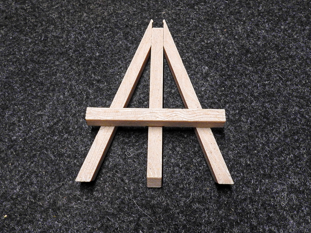 Easel for small photos by DSt | Download free STL model | Printables.com
