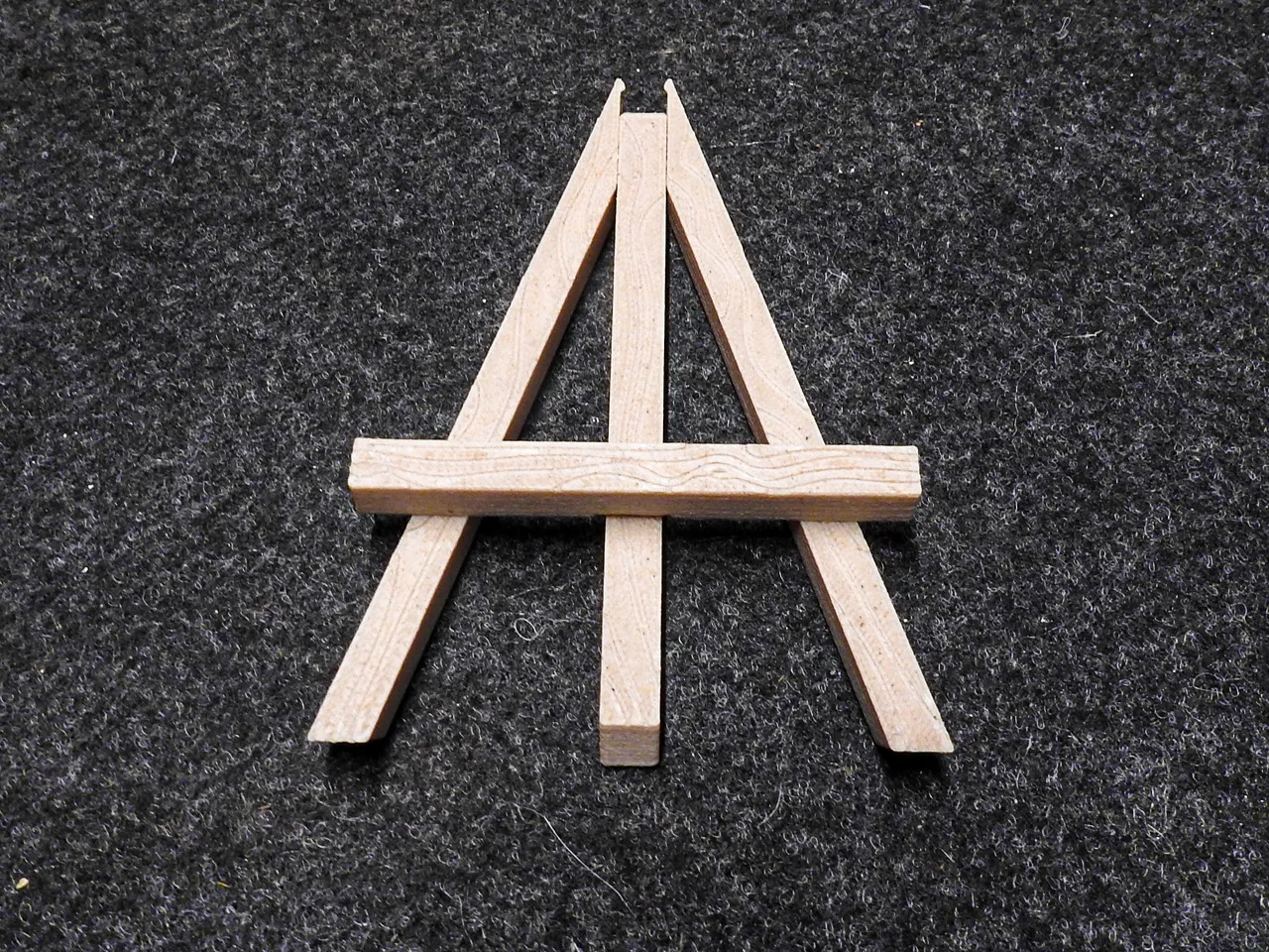 Easel for small photos by DSt | Download free STL model | Printables.com