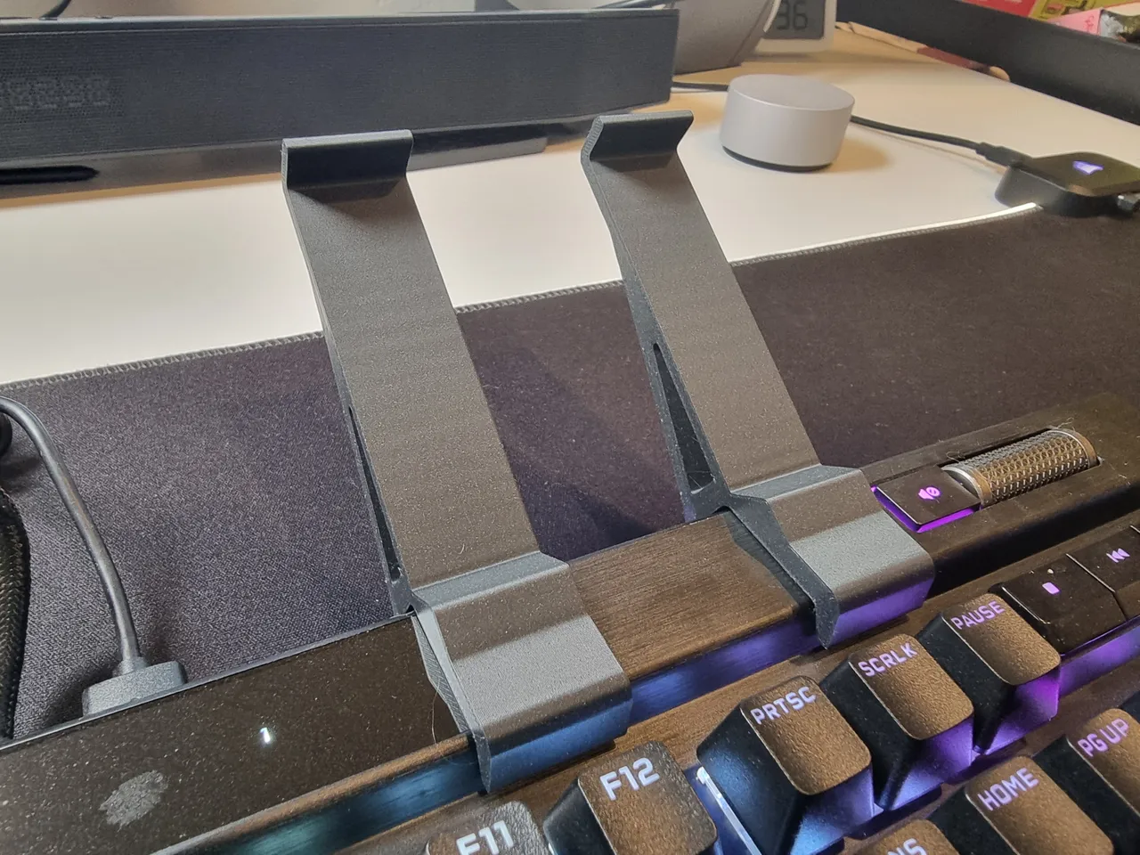 Stream deck mount for Corsair K100 RGB by Dean | Download free STL ...