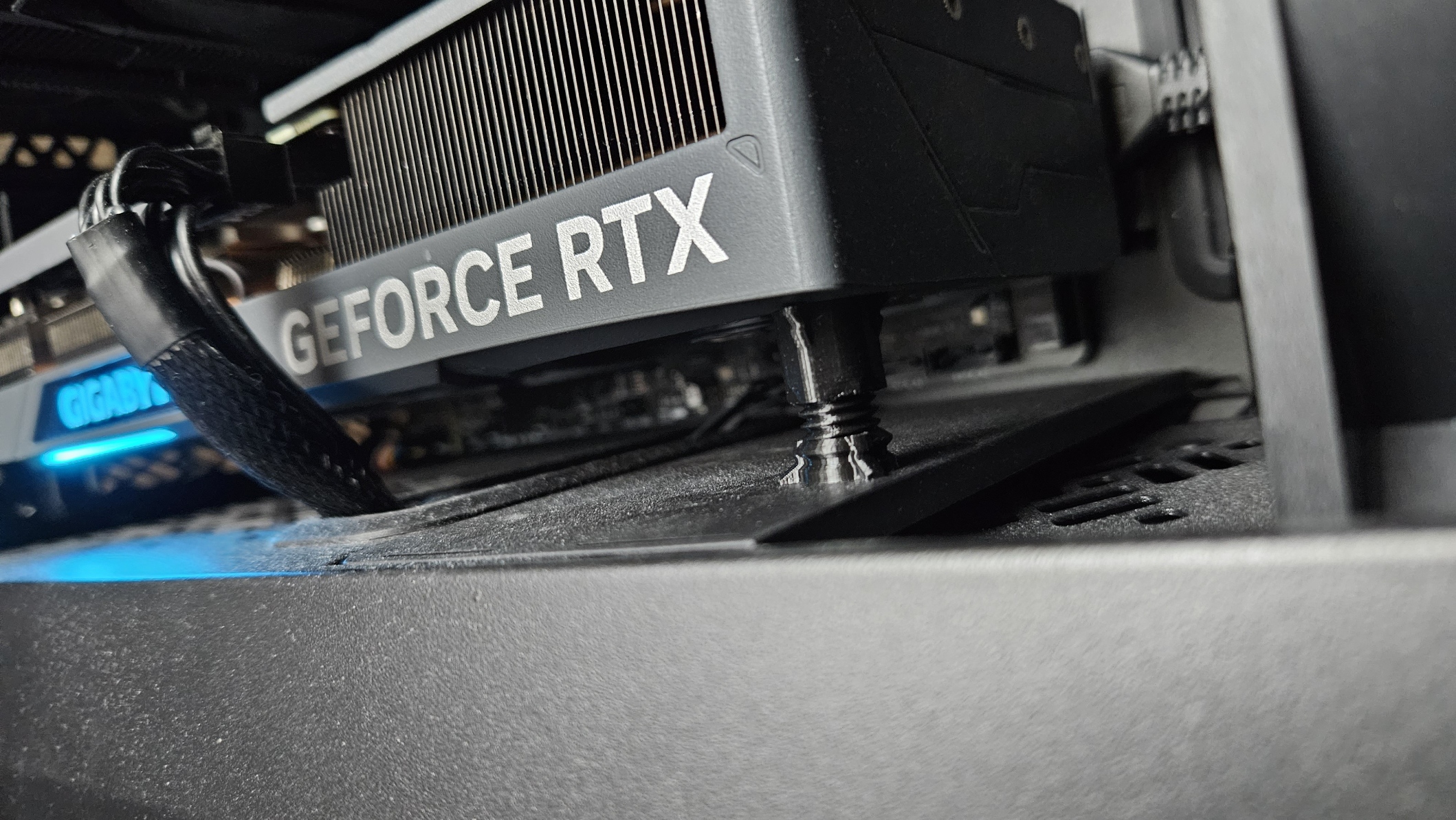 Low-profile GPU anti-sag support stand [15.8mm - 21.8mm] by mAtoOo ...