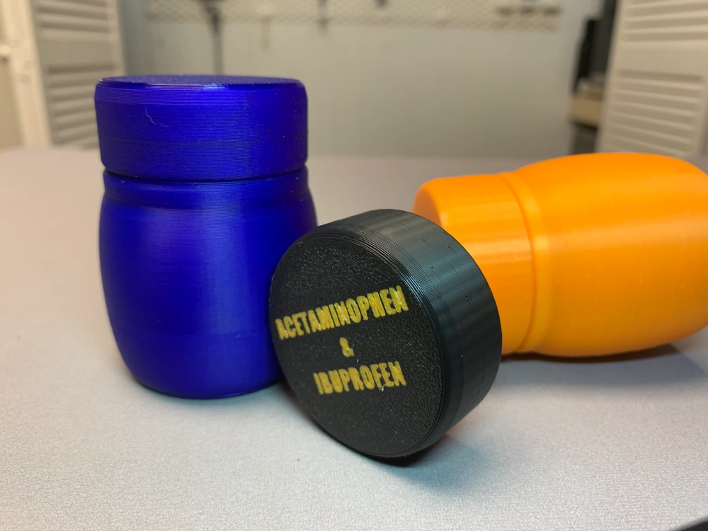 Segmented bottle with twist lock lid | Pill Bottle | Container by ...