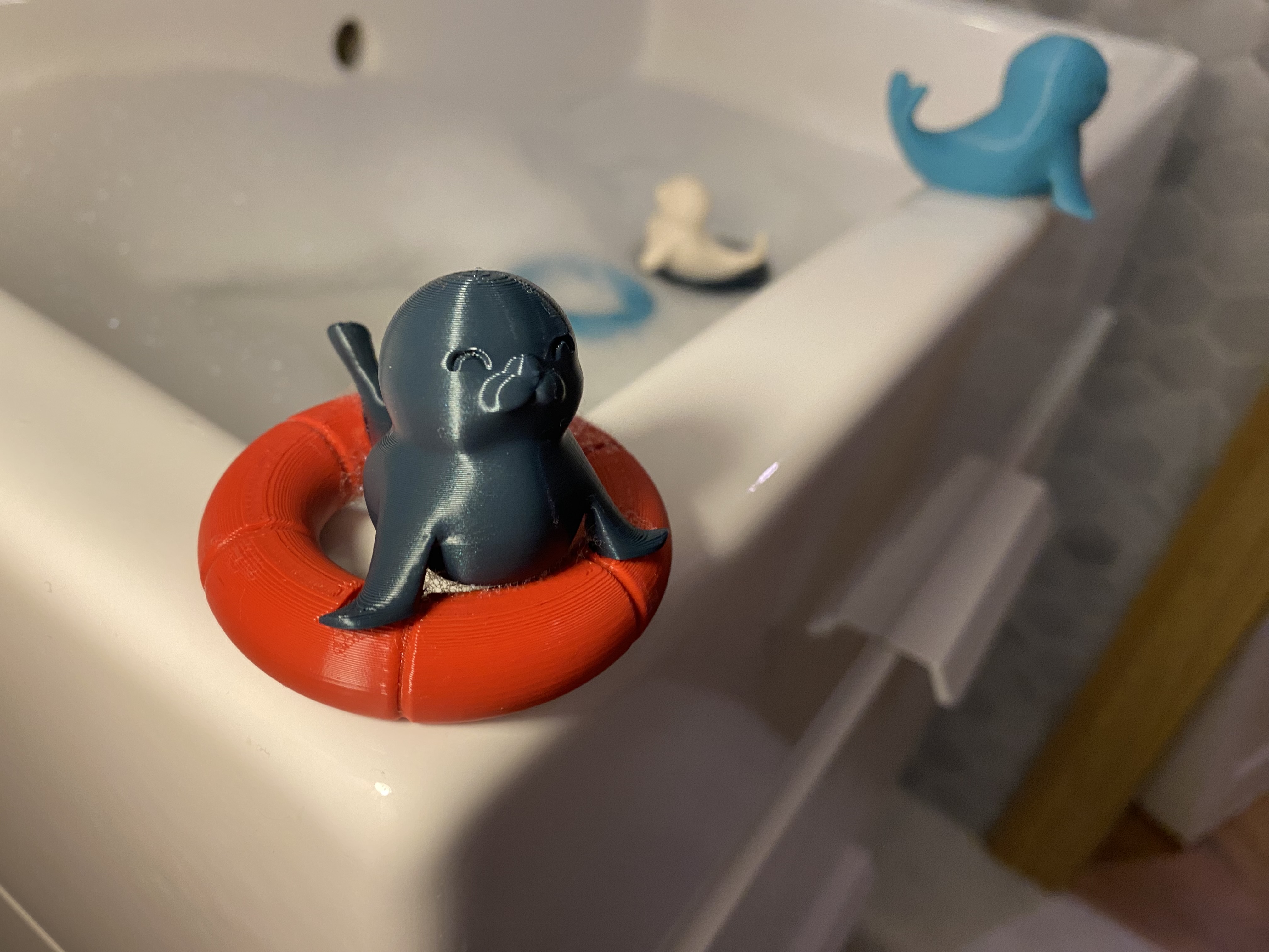 Seal on a floater (bathtub toy) by Petra Ollender | Download free STL ...