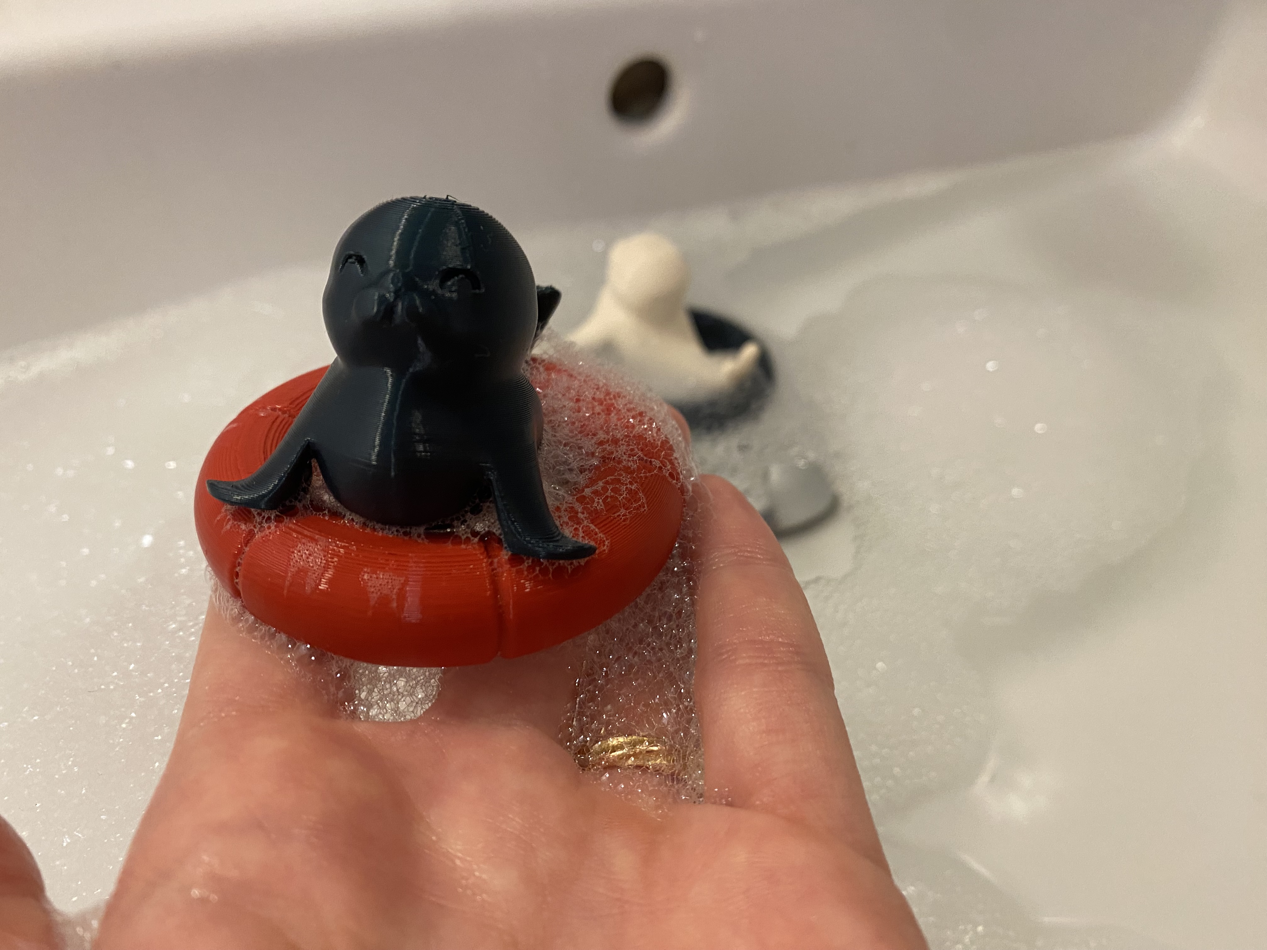 Seal on a floater (bathtub toy) by Petra Ollender | Download free STL ...