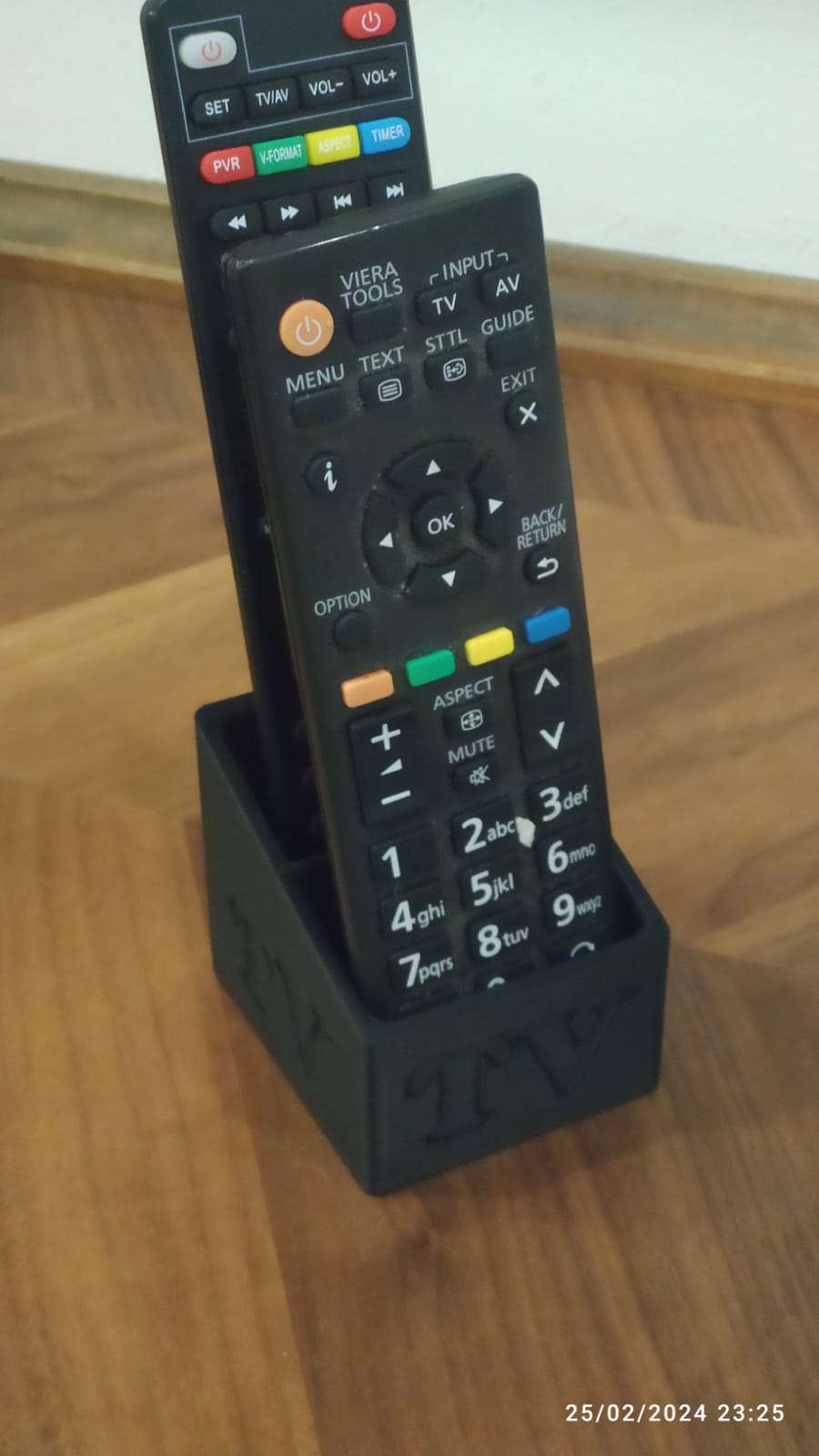 TV Remote Control Holder par ManuCuto | Téléchargez gratuitement un ...