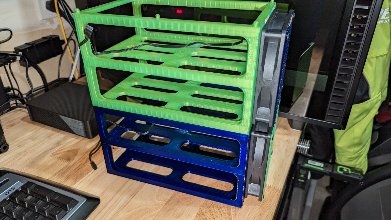 External Hard Drive Stacker with fan. by CyberCrist | Download free STL ...