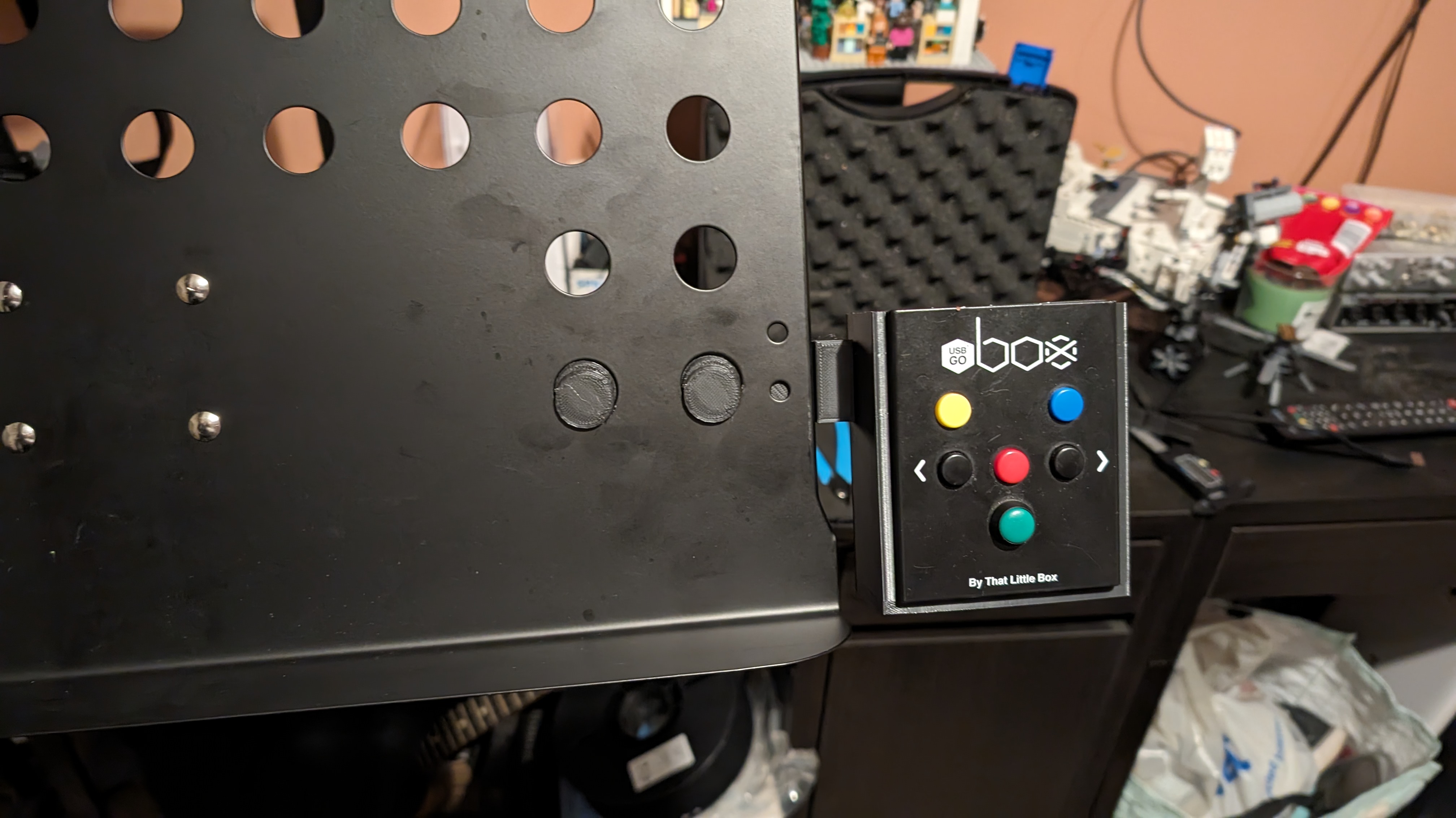 USB Go Box Stand Mount by Jonny Rees | Download free STL model ...