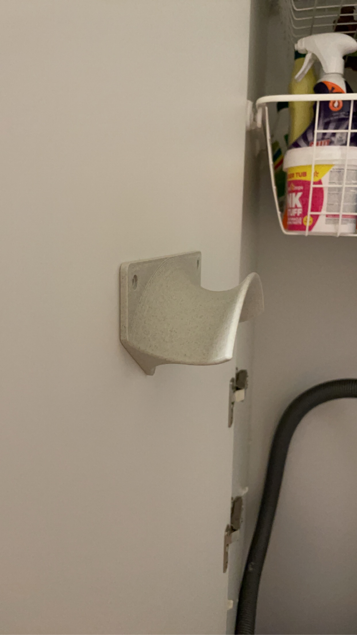 Vacuum hose hanger, no supports. by rikskeff | Download free STL model ...