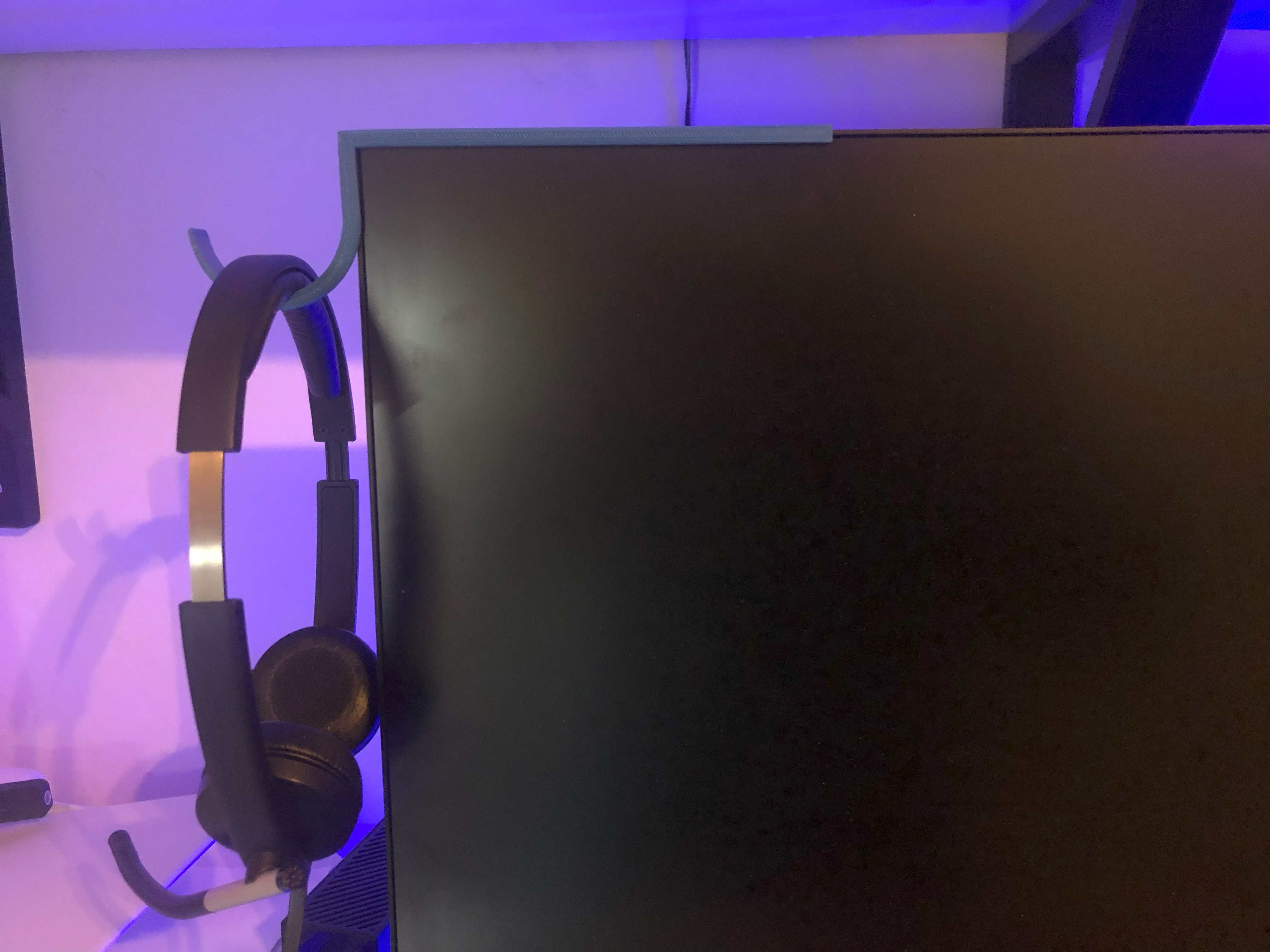 Headset hook for screen or monitor by Jouni Lindqvist | Download free ...