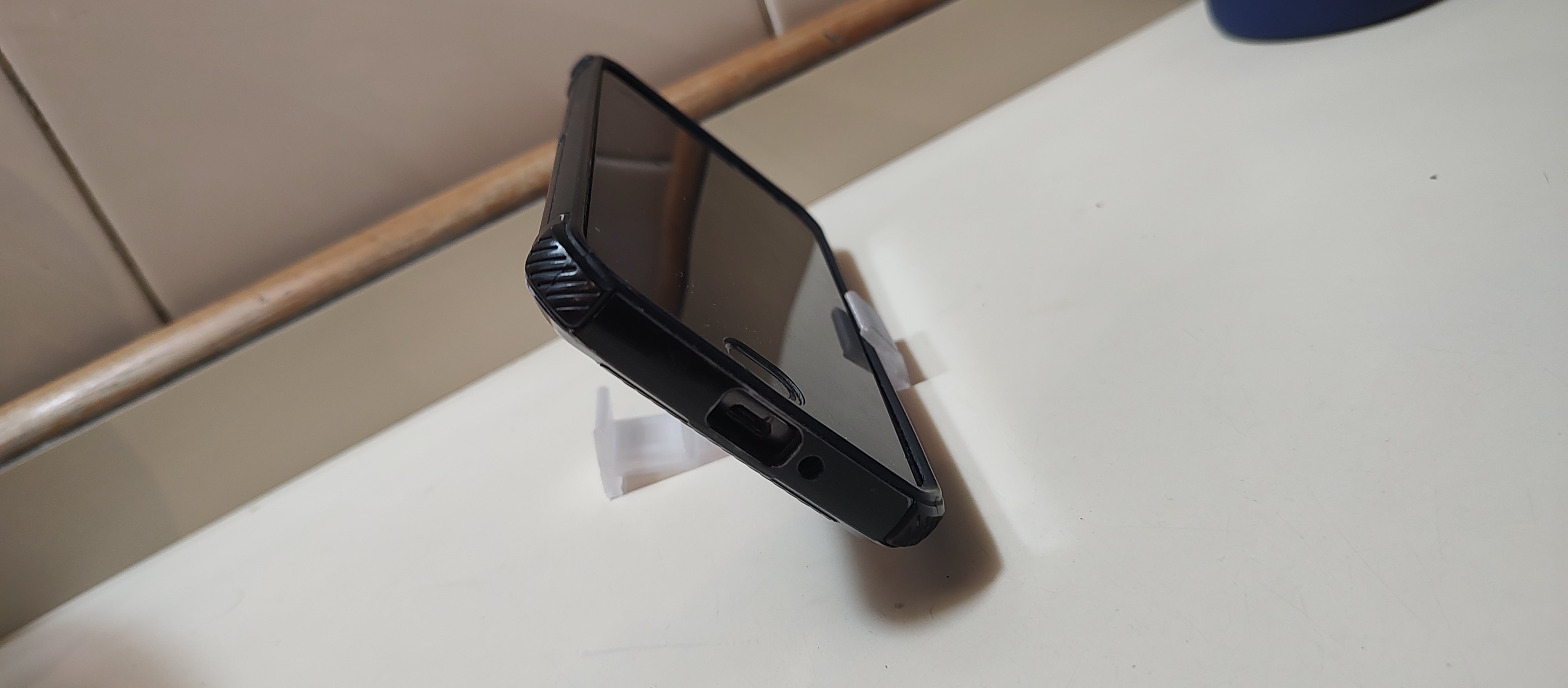 Portable phone base with 2 angles by Demian Ramos | Download free STL ...