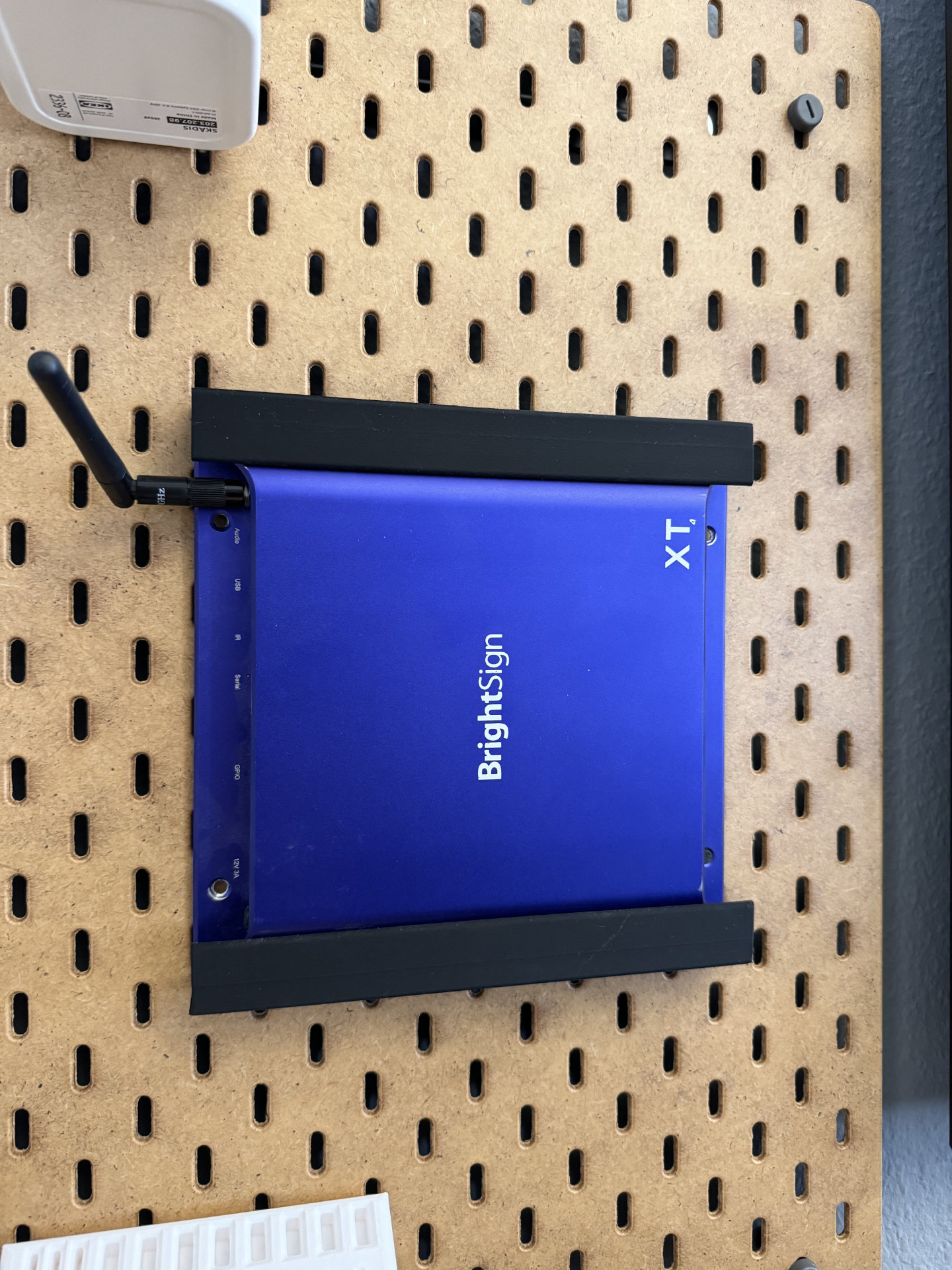 BrightSign Skadis Mount by WuGGu | Download free STL model | Printables.com