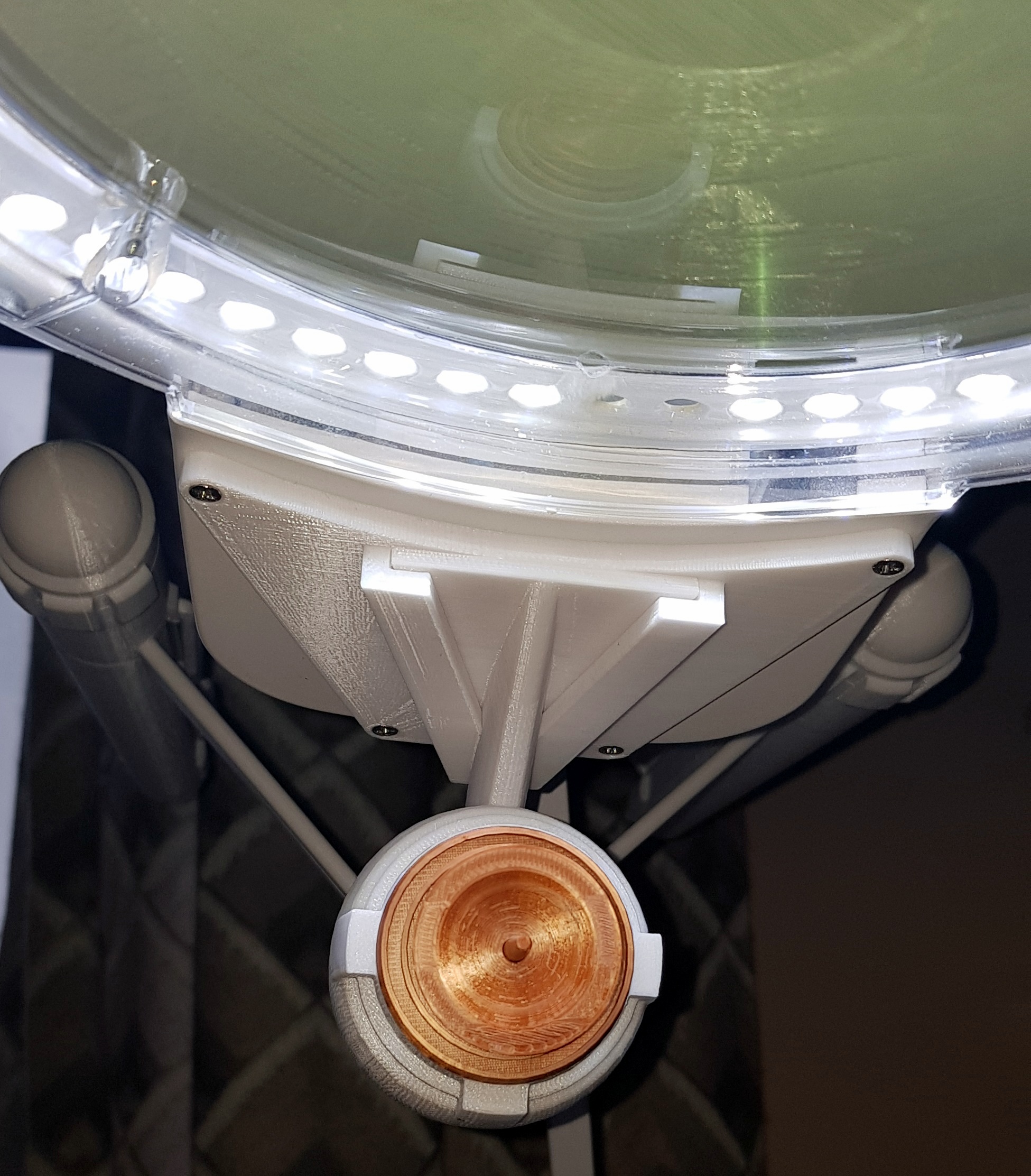 Transformation of a Clarke SAM170 Desk Mounted Magnifying LED Lamp into ...