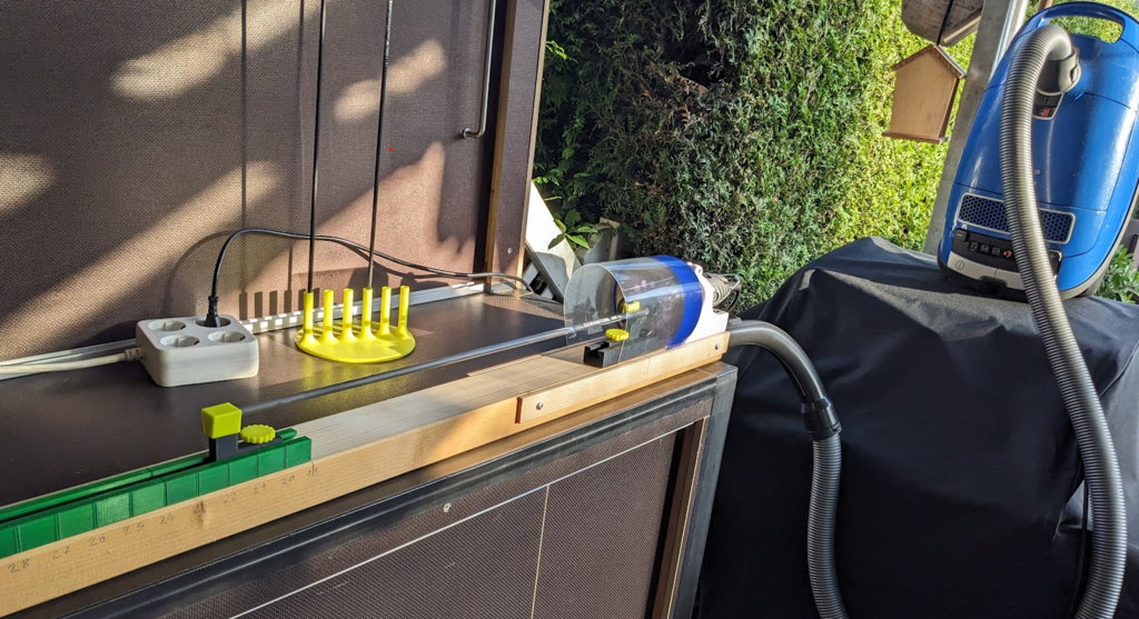 Arrow cutter with suction // Pfeilschneidegerät mit Absaugung by ...