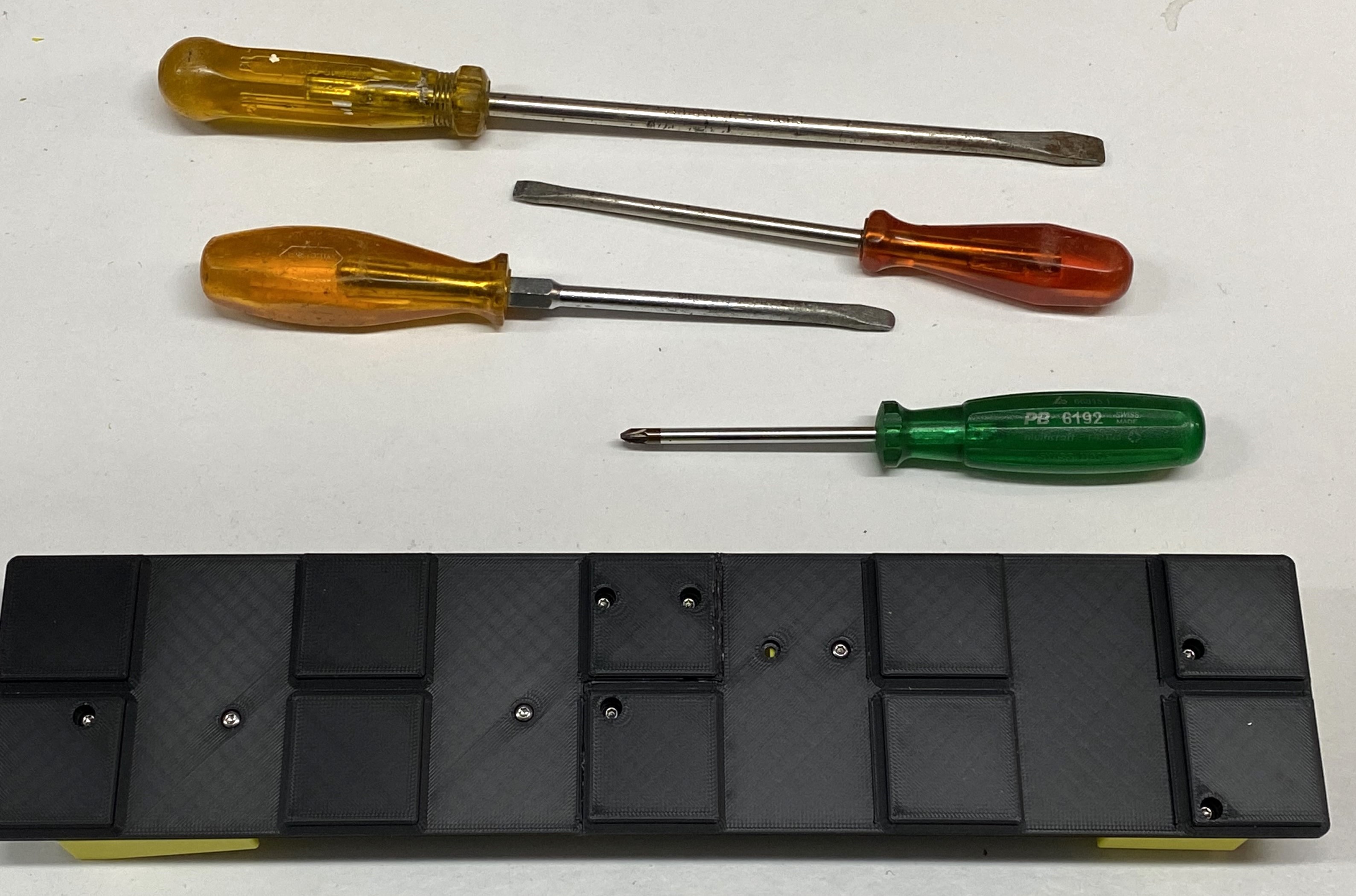 Gridfinity Arrangement for (old) large Screwdrivers (Bin1) by Tritschi ...