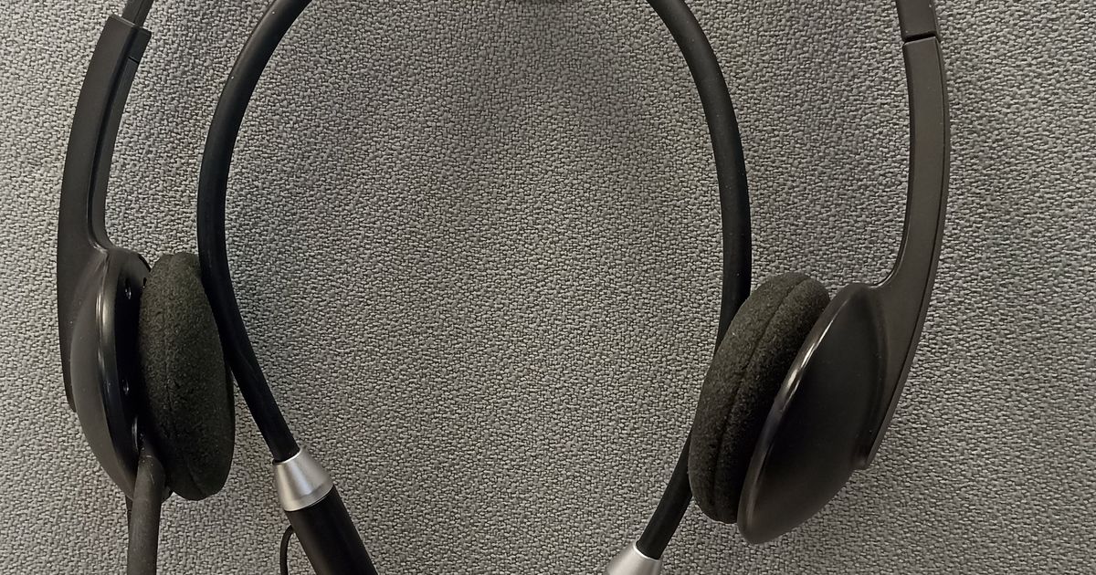 Headphone holder for office divider by Cnc .model | Download free STL ...