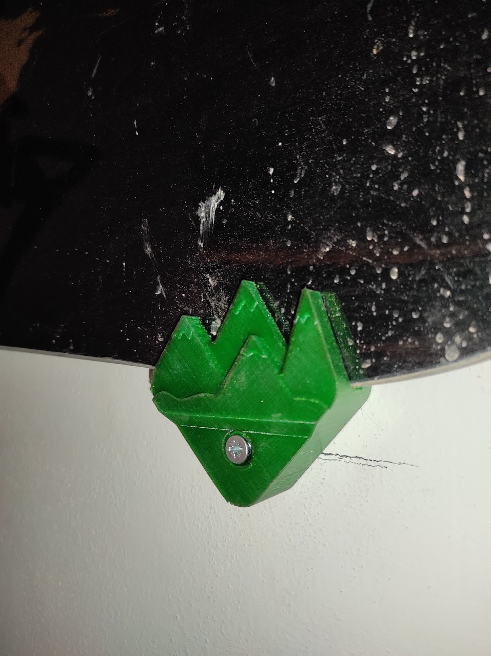 Wall-mounted snowboard rack by Daniele | Download free STL model ...