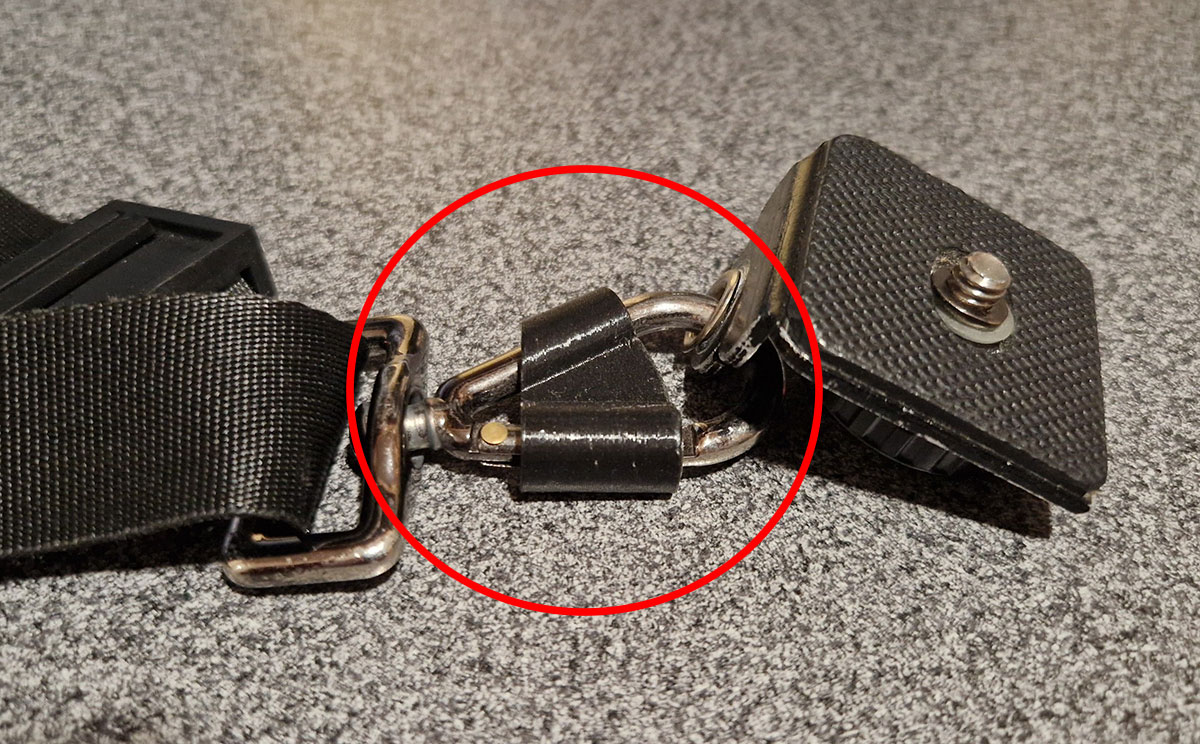 Camera strap carabiner lock by LASOFT | Download free STL model ...