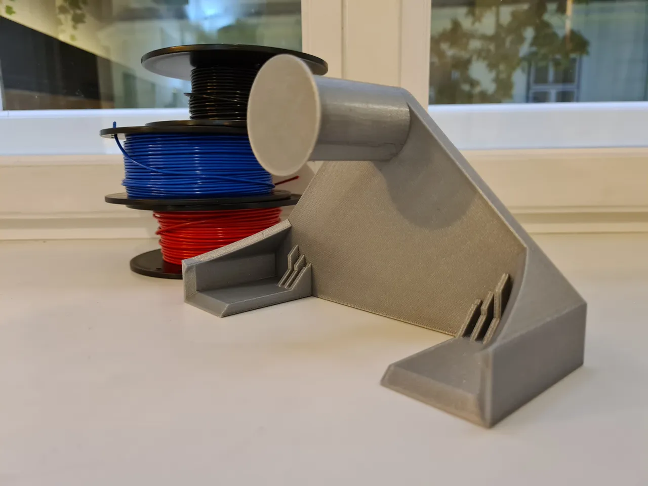 Small universal Filament Spool holder by MartinPP | Download free STL ...