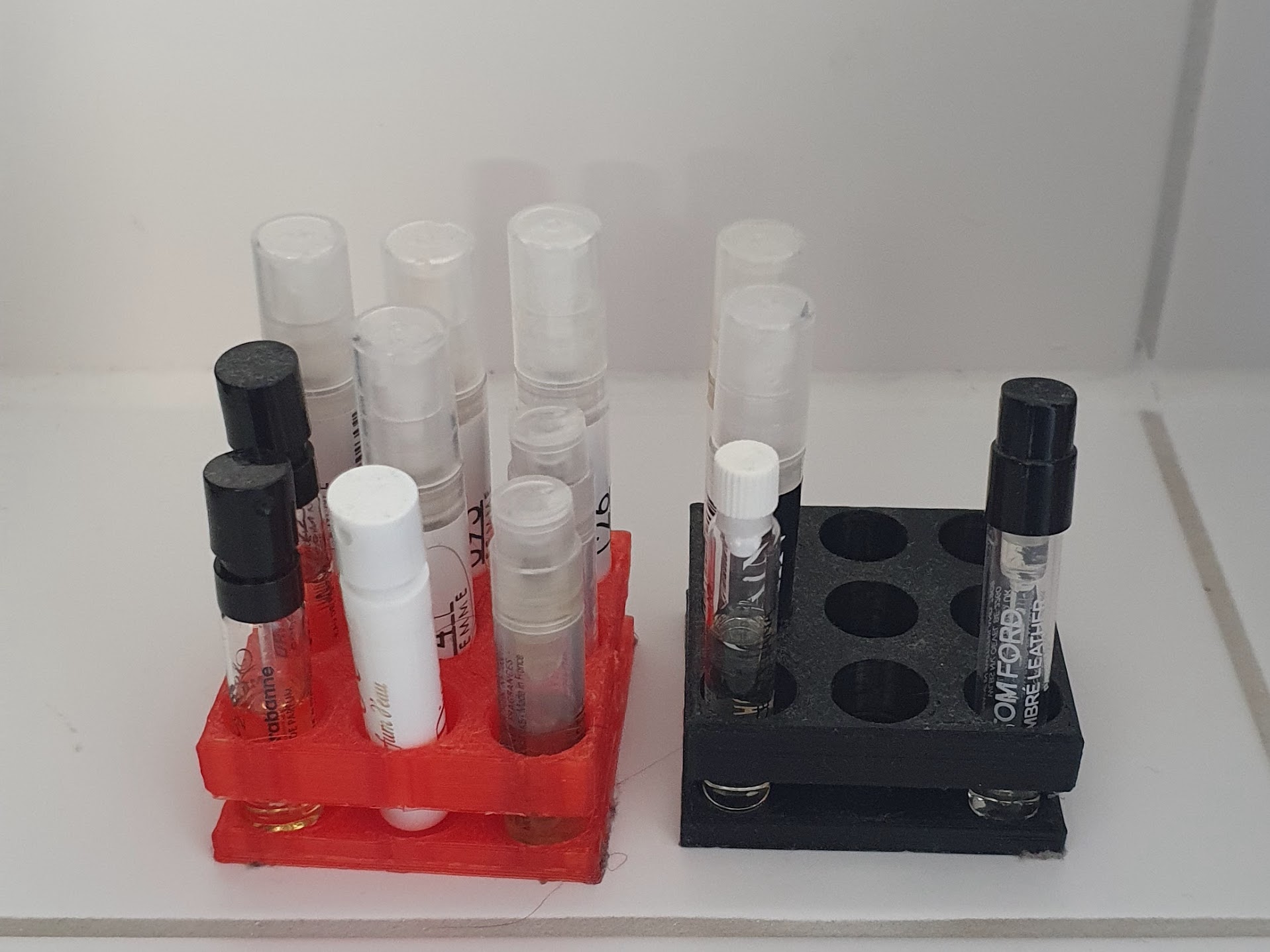 Mini tester parfum holder by Job van Wijngaarden | Download free STL ...