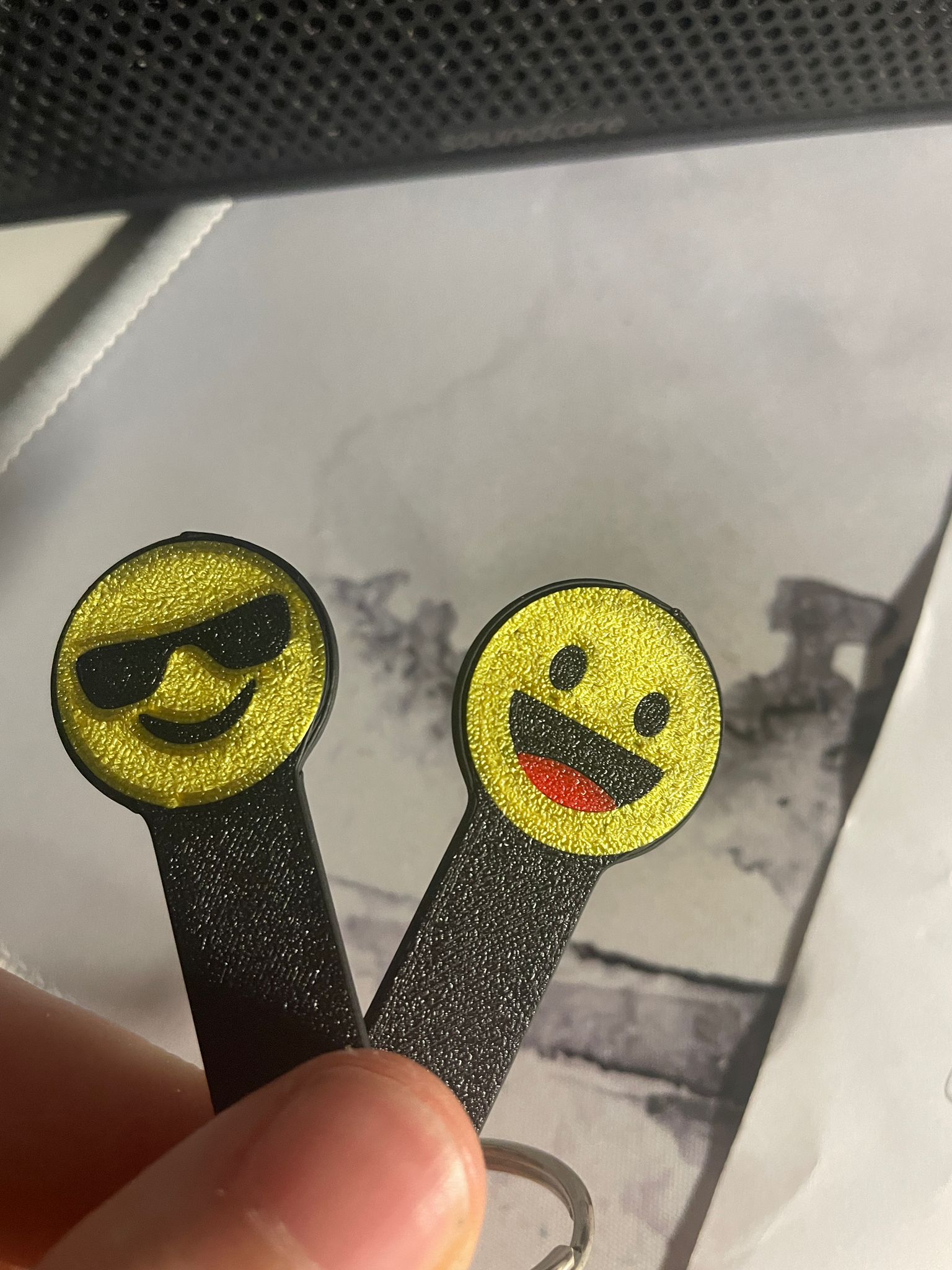 Emoji Keychain / Key Pendant - 1 Euro size compatible with EU shopping ...