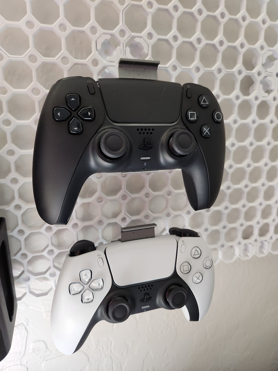 Multiboard PS5 DualSense Controller Peg Mount by ErrADDict | Download ...