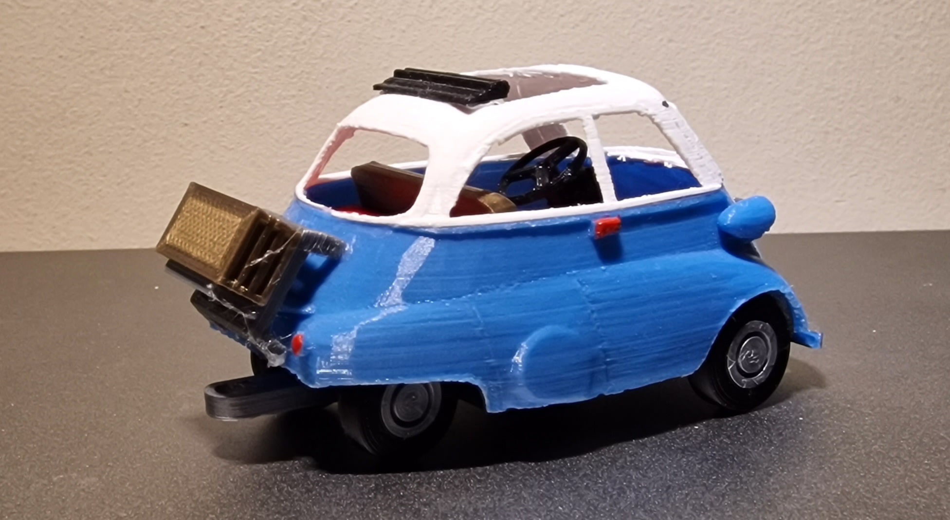 BMW Isetta year 1950 scale 1:24 Designer Ed van der Heijden. by Ed van ...