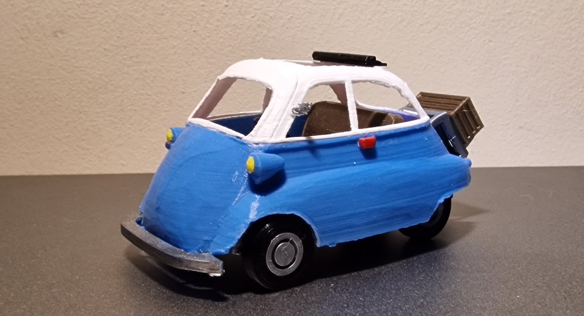 BMW Isetta year 1950 scale 1:24 Designer Ed van der Heijden. by Ed van ...