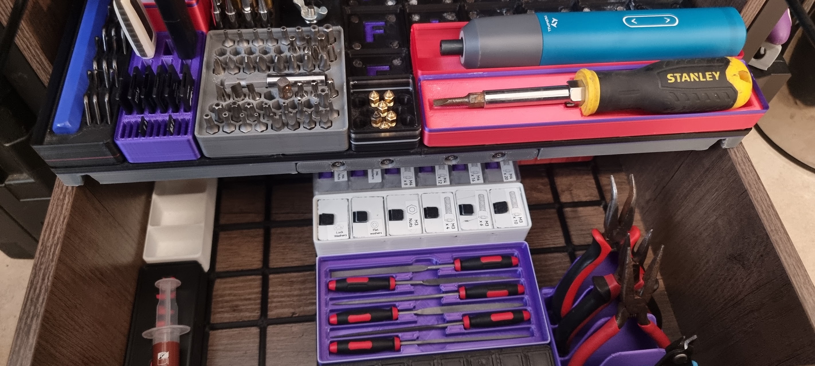 Gridfinity 4x10 sliding baseplate with magnets and text by Ruben ...