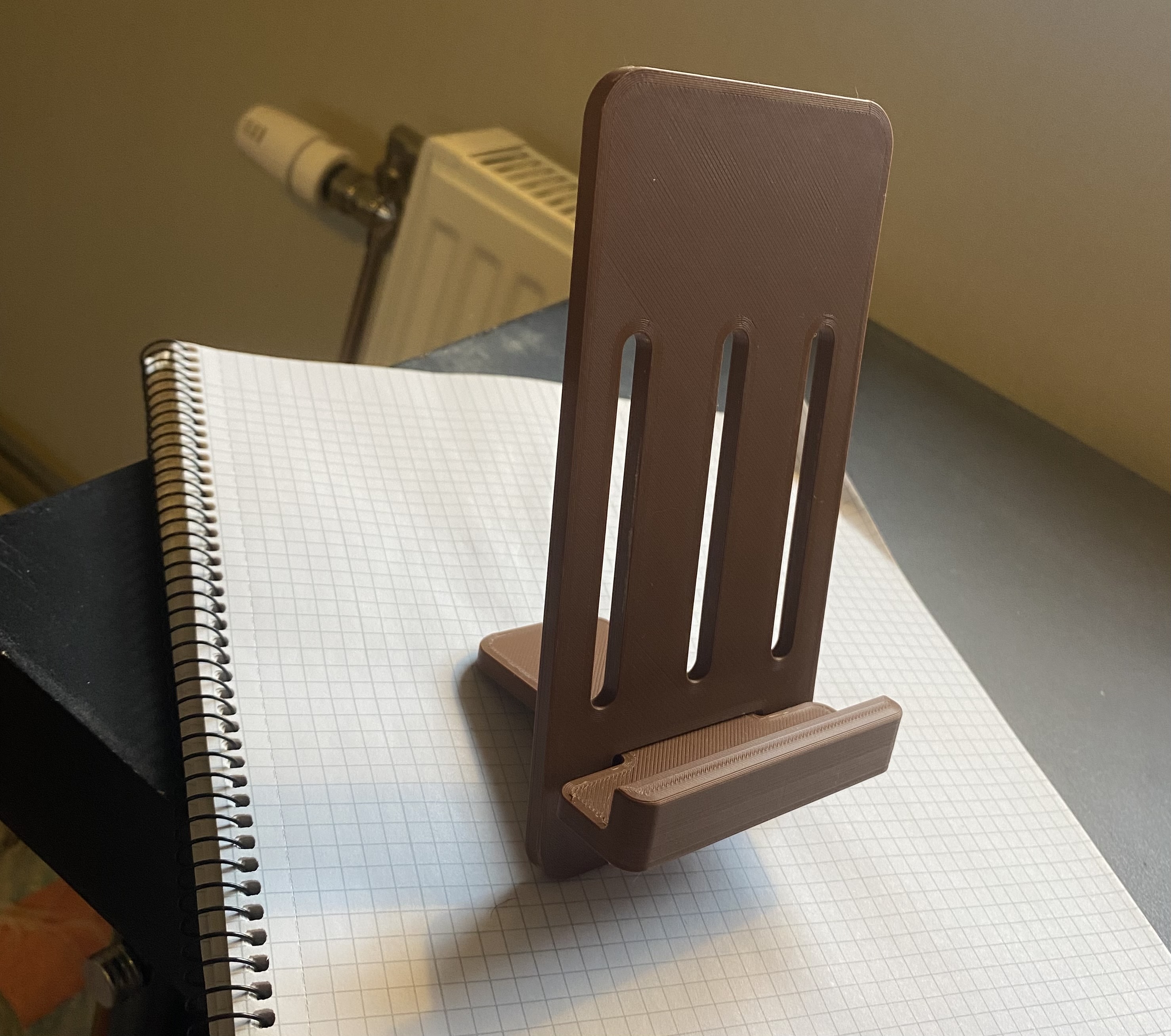 Phone stand by Jobis | Download free STL model | Printables.com