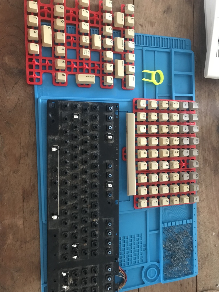 Key Cap Stand (C128, Amiga) by RetroGameRevival | Download free STL ...