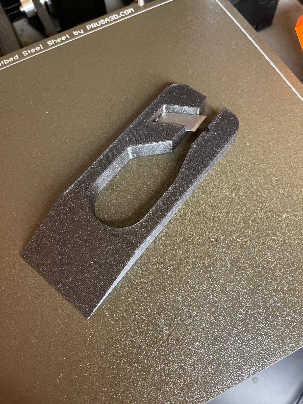 SliceN'Scrape: Bed Scraper With a 45° Filament Cutter by ferferite ...