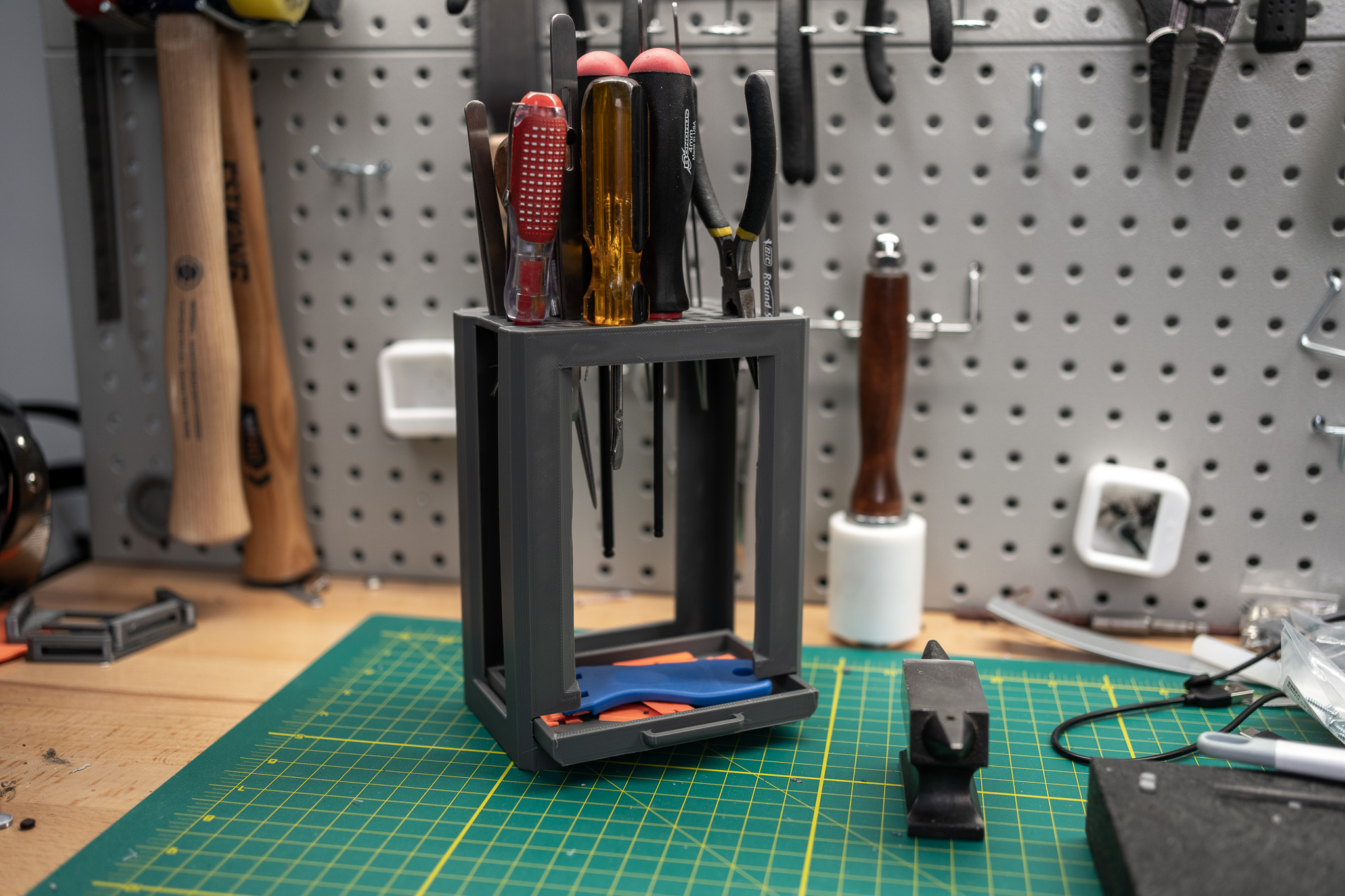 Tool and pipette Holder by MiraForma | Download free STL model ...