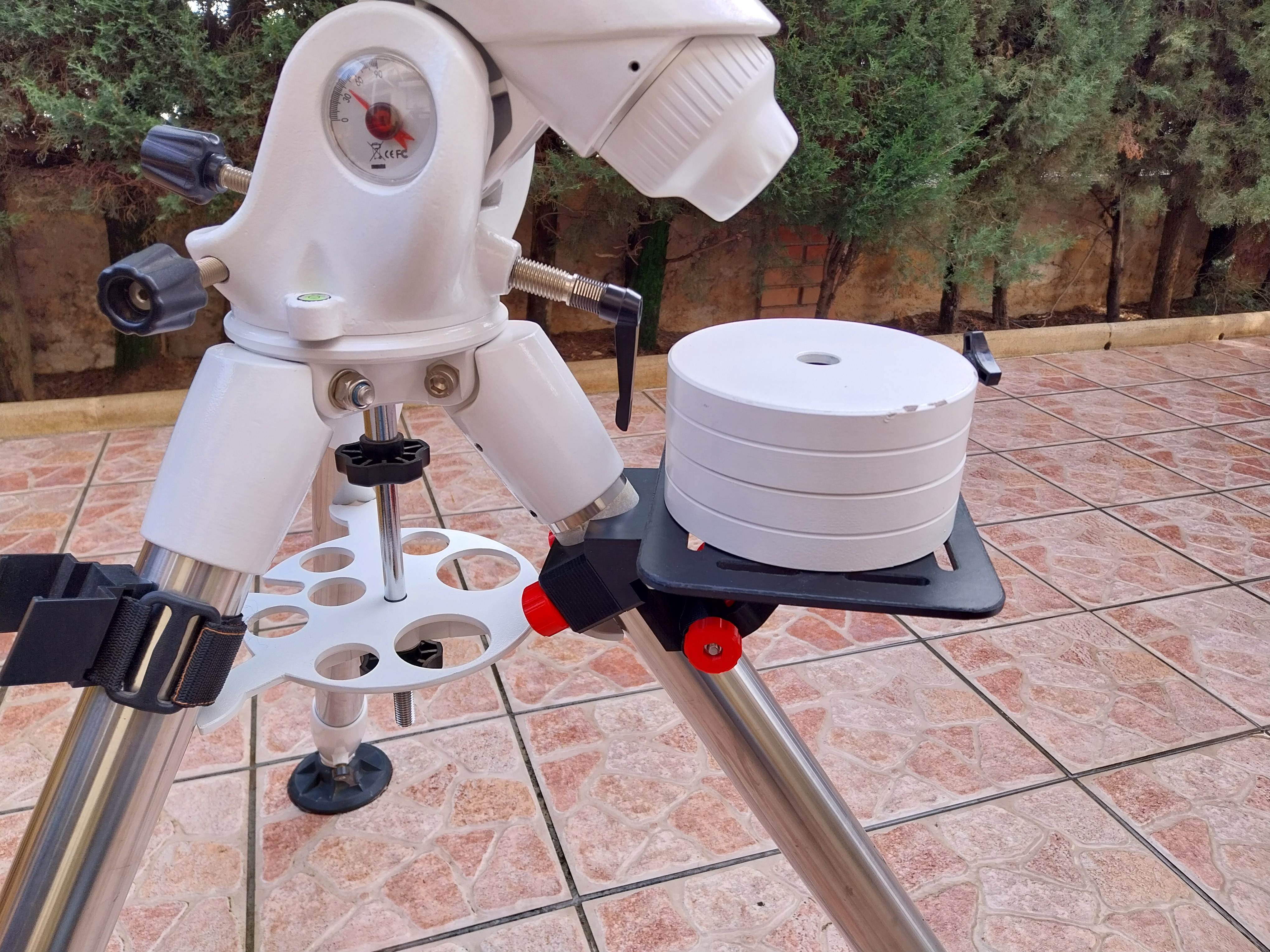 Adaptable tray for telescope tripod (1.75 and 2 inch) - UPDATED for 1.5 ...
