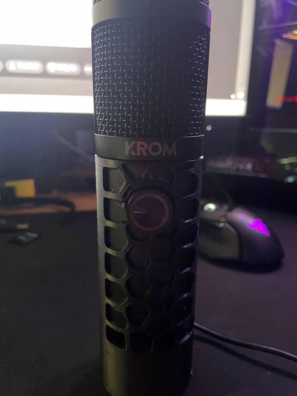 Krom Microphone holder by LosVanos_3d | Download free STL model ...