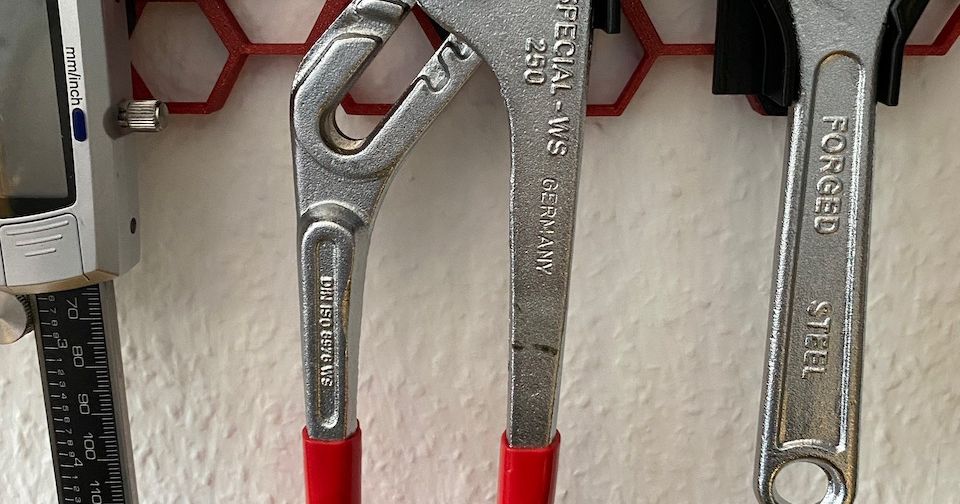 Pipe wrench holder for honeycomb storage wall system (HSW) by Robin ...