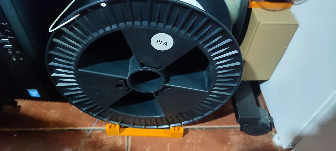 Filament 2kg spool holder by Kankaras | Download free STL model ...