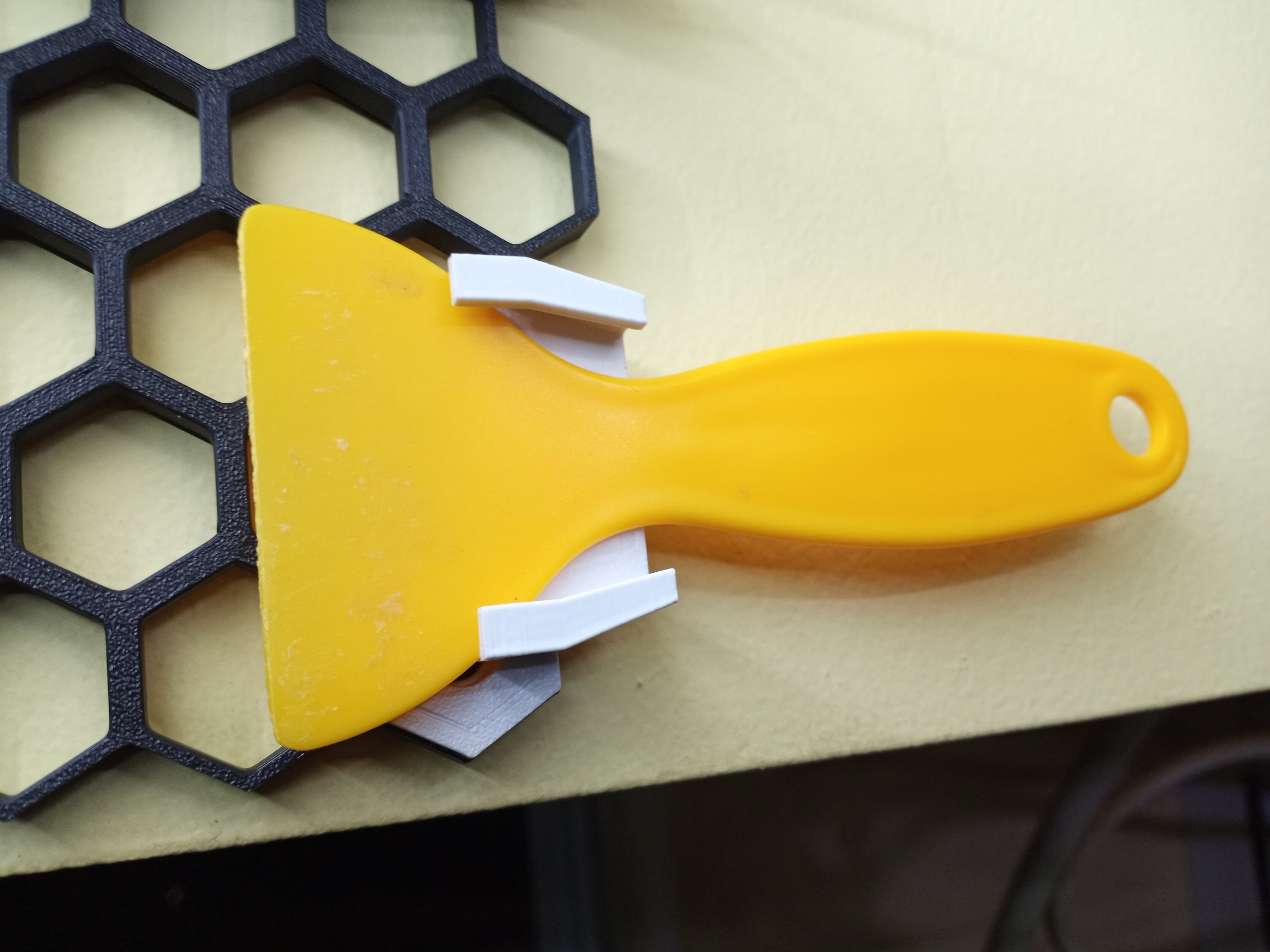 HSW Plastic scraper holder by 35°C0lDFuSi0n | Download free STL model ...