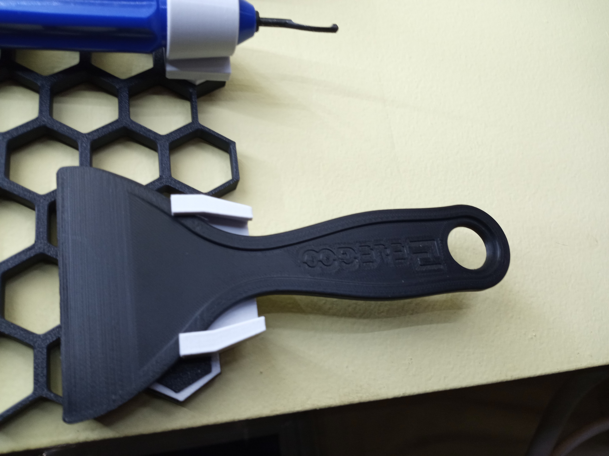 HSW Plastic scraper holder by 35°C0lDFuSi0n | Download free STL model ...