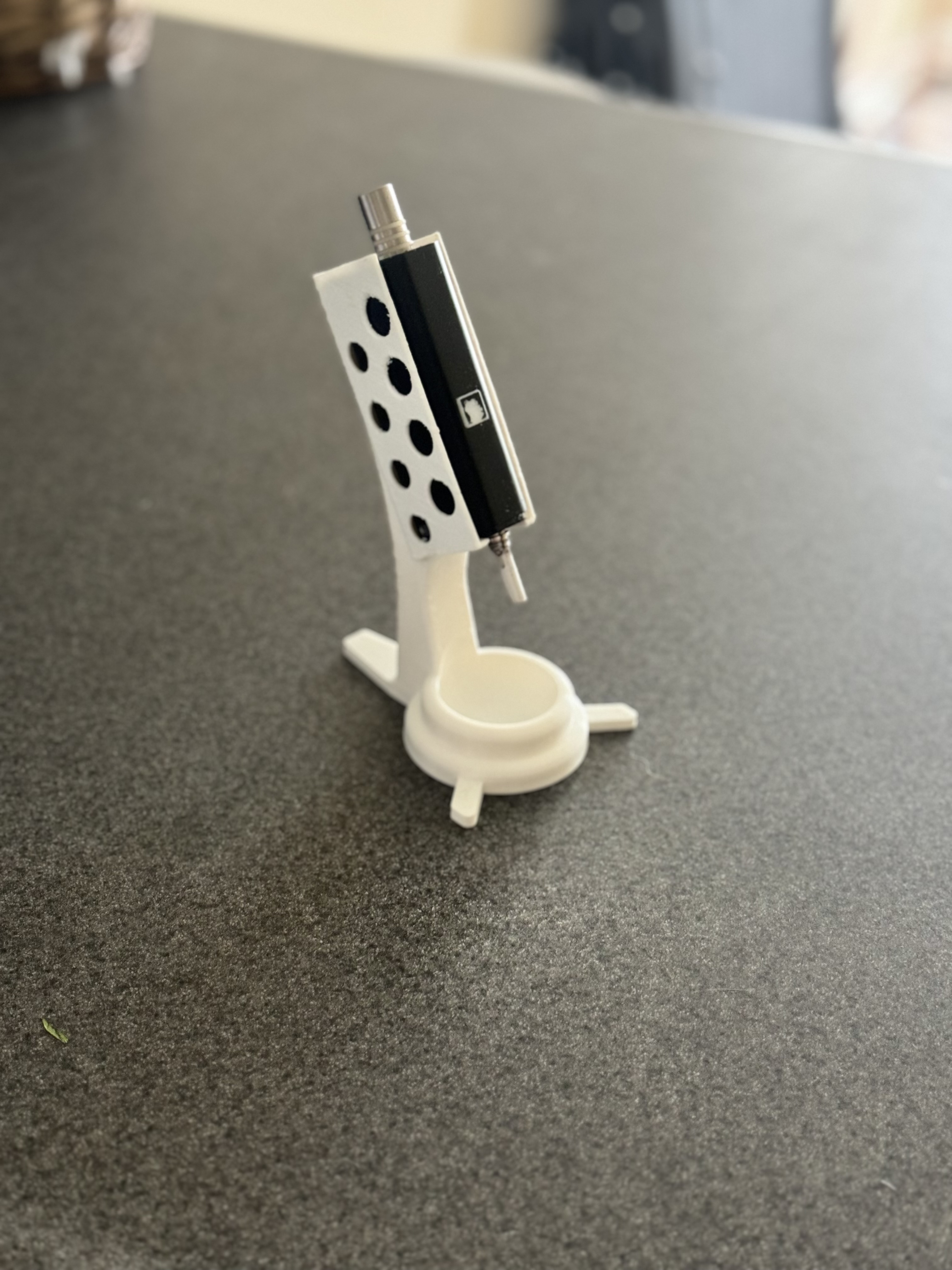 HUNI BADGER STAND by Eliinc. | Download free STL model | Printables.com