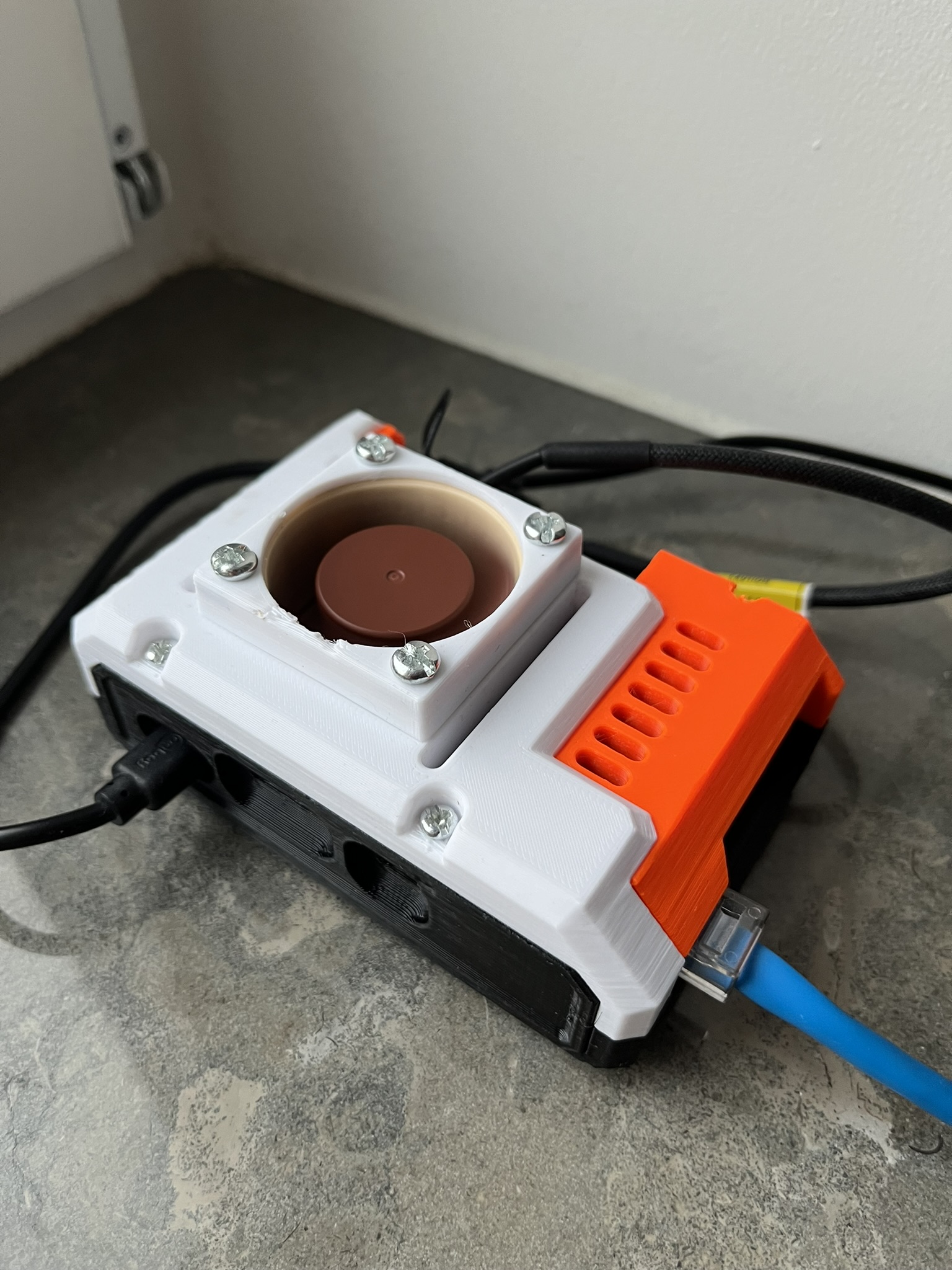 Squirrelbrain's Pi 3 Housing, thread insterts 40x40 20 fan by calle02 ...