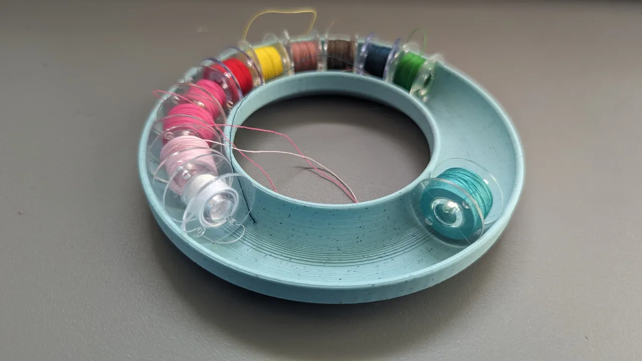 Bobbin spool organizer by Jonne Terlouw | Download free STL model ...