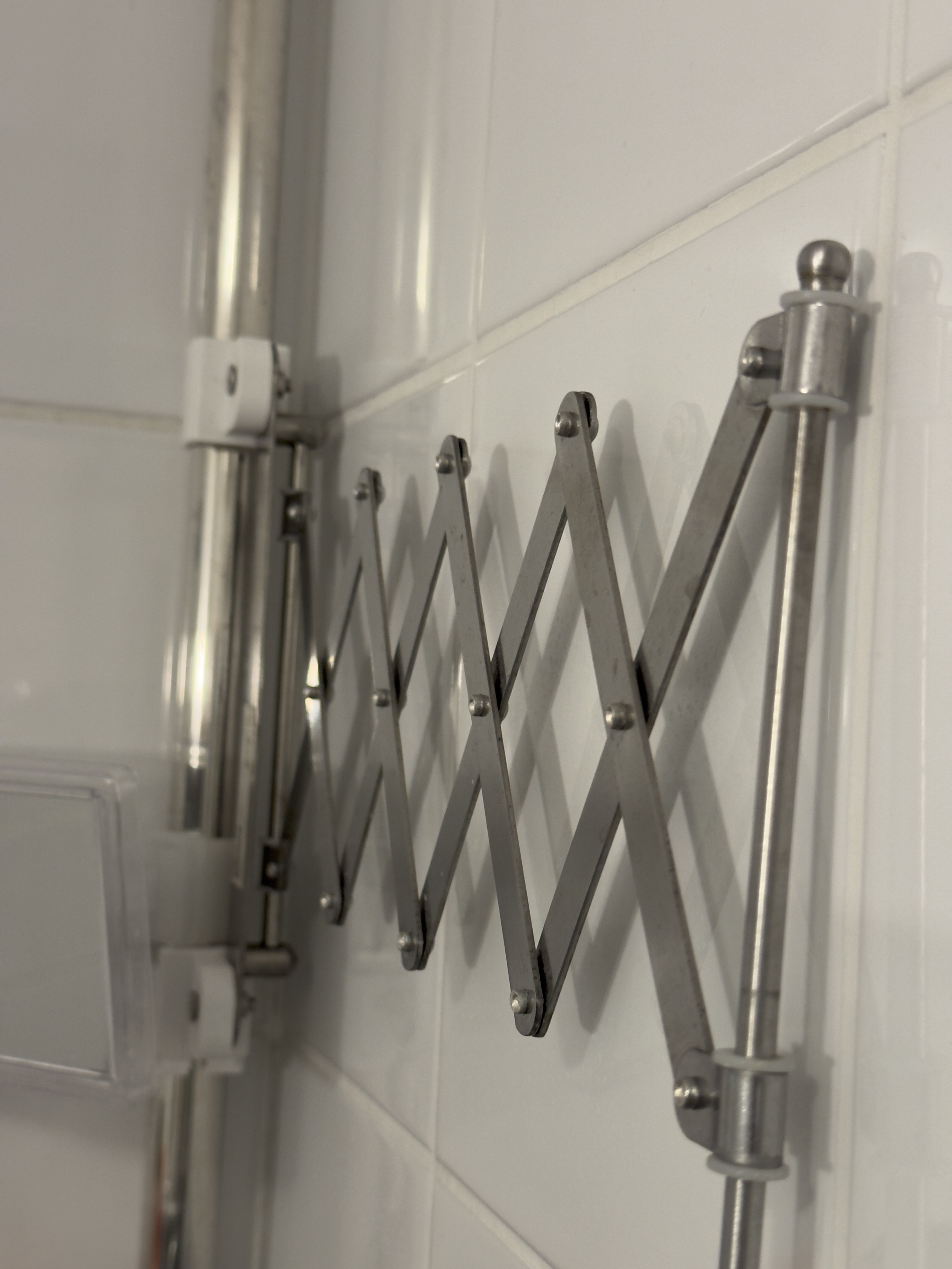 mounting bracket to mount on 25mm shower rails by Geokarm | Download ...