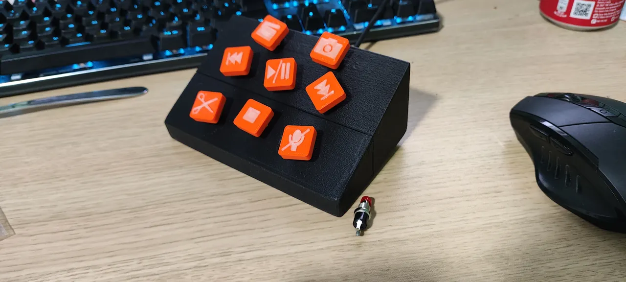 Streamdeck DIY 8 buttons by Nedeles | Download free STL model ...
