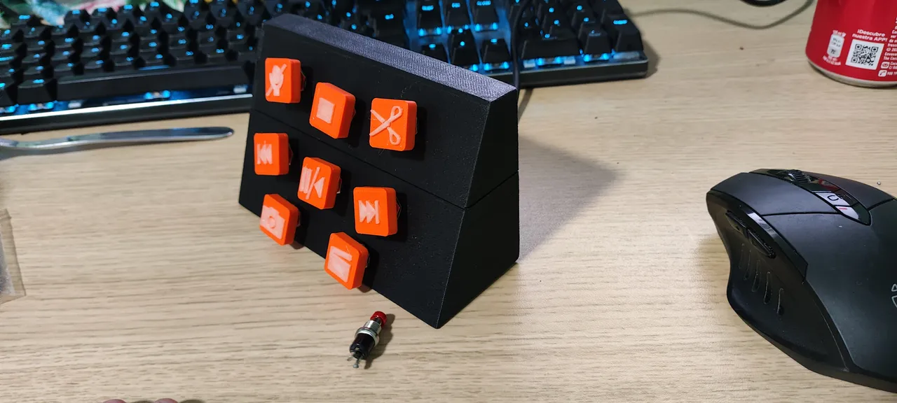 Streamdeck DIY 8 buttons by Nedeles | Download free STL model ...