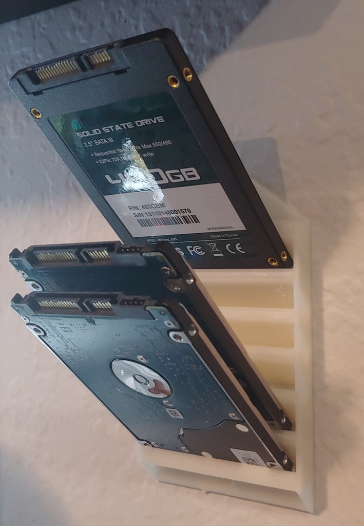 2.5" Hard Drive Wall Mount by Shane D | Download free STL model ...