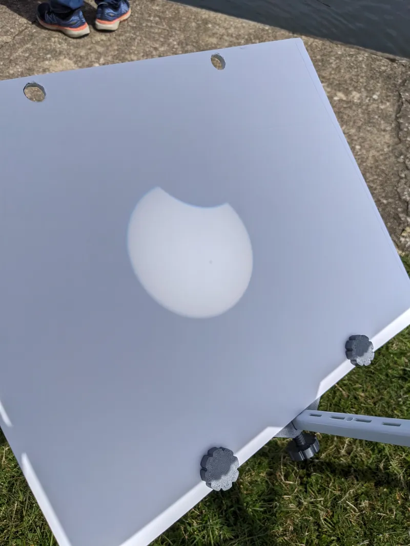 Safe Solar Viewer for Eclipses by raybetter | Download free STL model ...