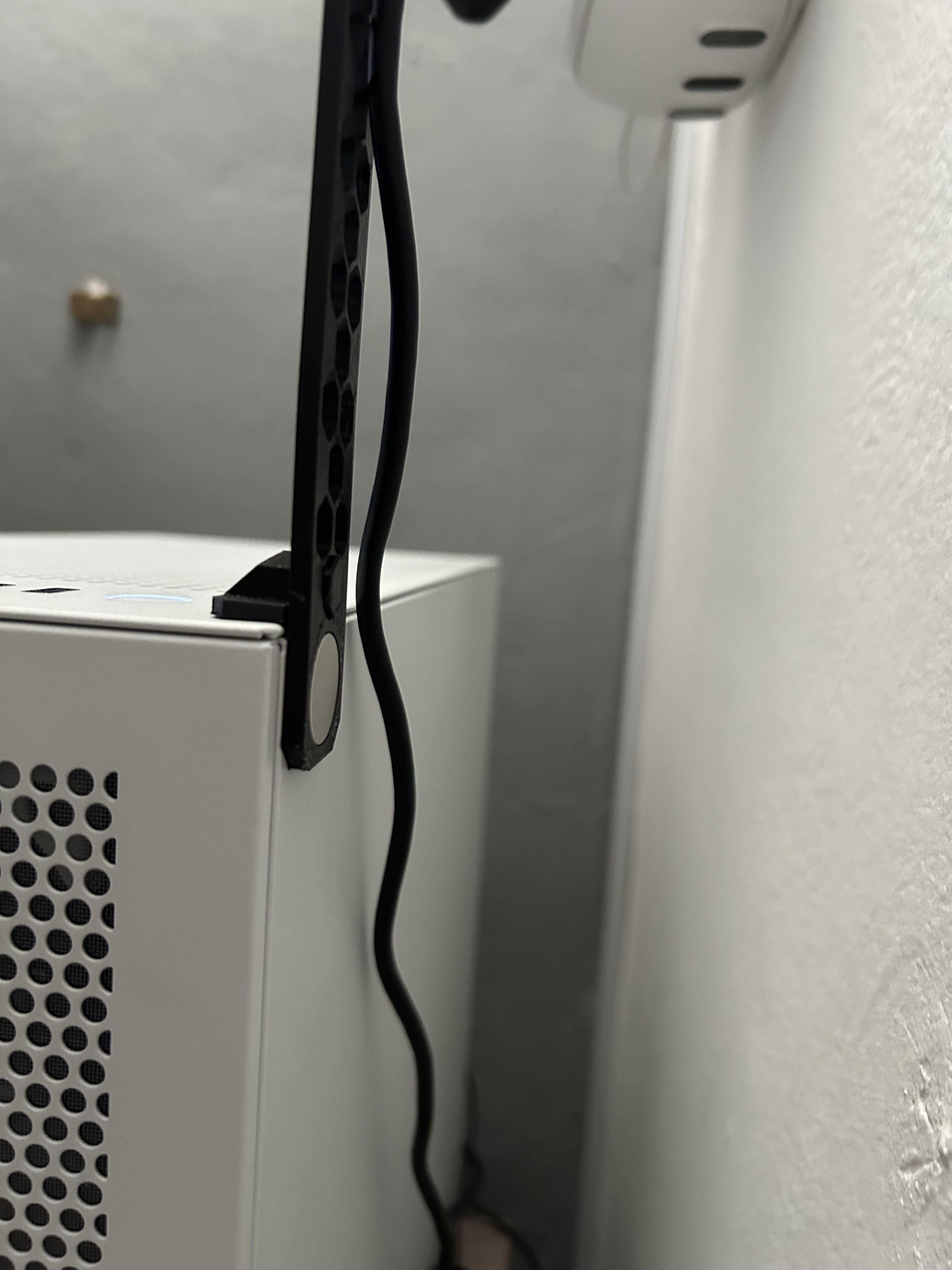 Magnetic Riser/Tower for Thundra Labs Super Wireless Dongle by Isaac ...