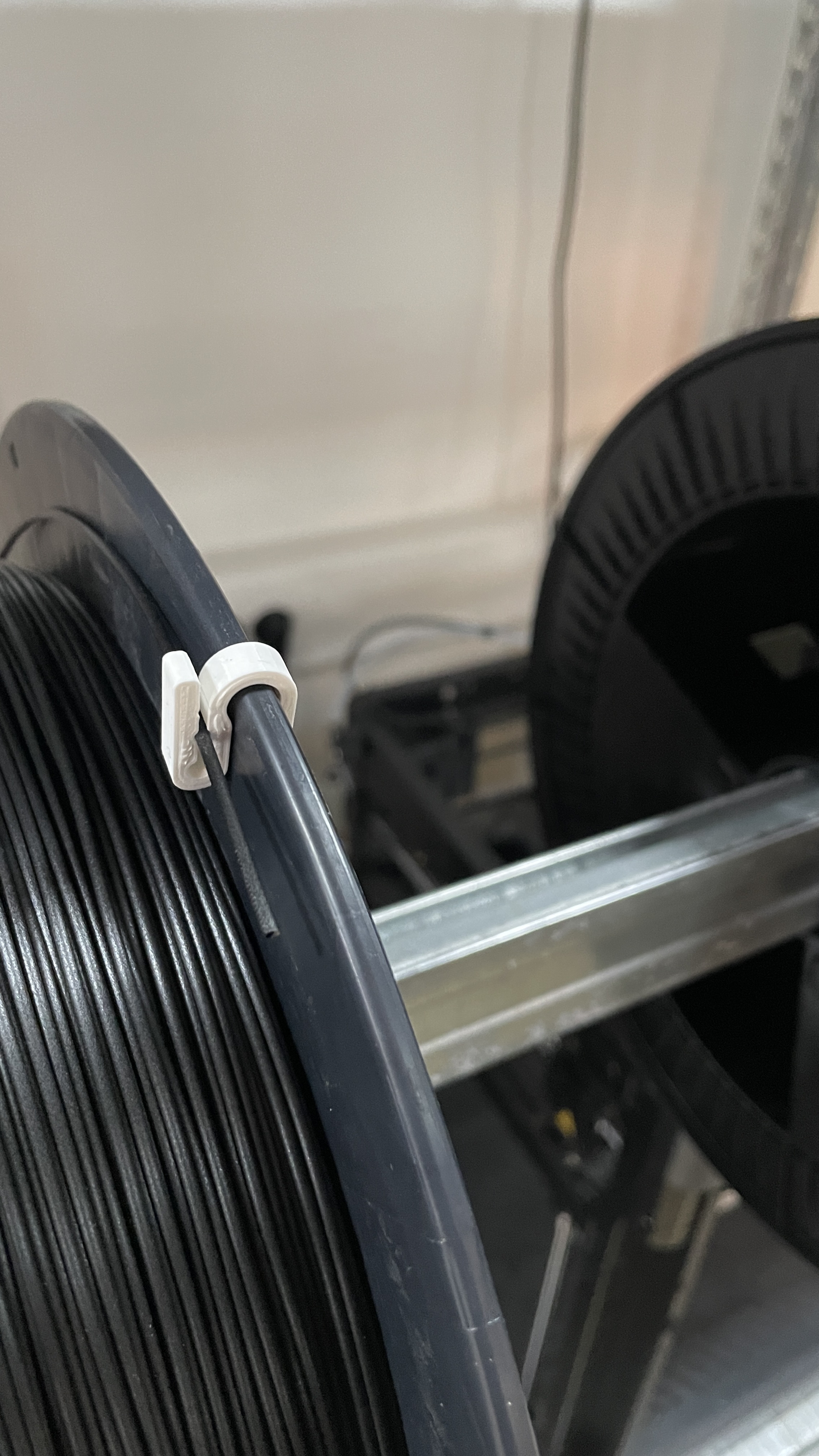 Simple universal filament clip for 2 kg spools by -Baum | Download free ...